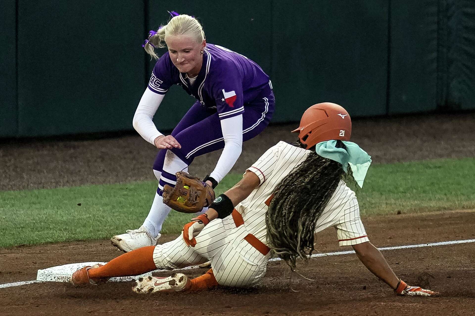 Texas softball vs Ohio State game score: Longhorns beat Buckeyes