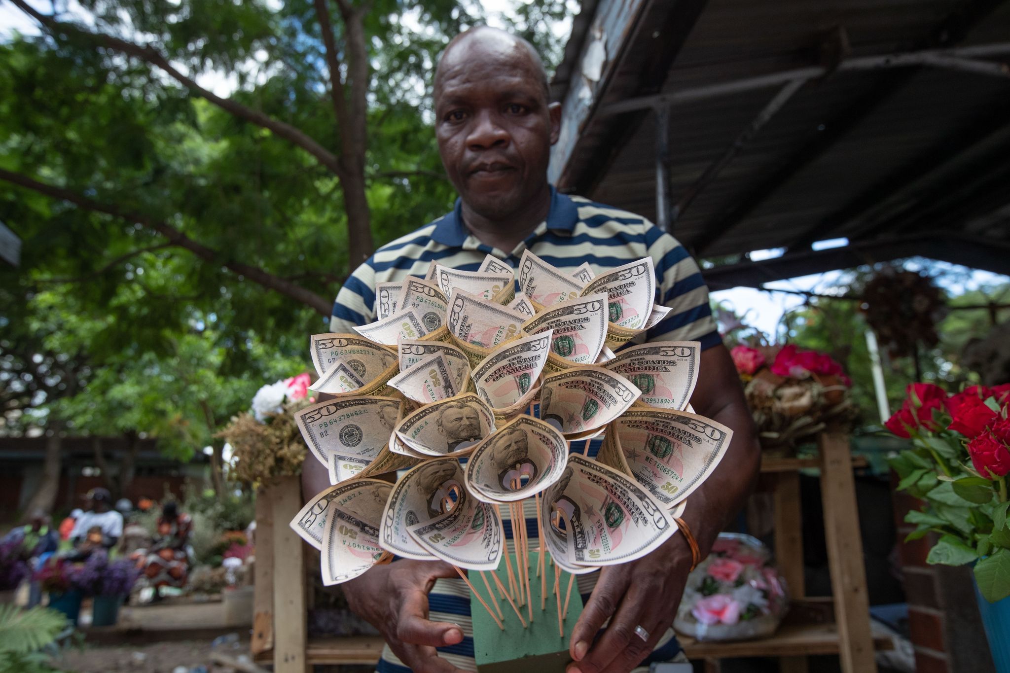 'Money bouquets' rival traditional flowers as coveted tokens of love ...