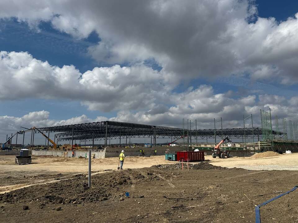 H-E-B's third massive San Marcos store takes shape near I-35