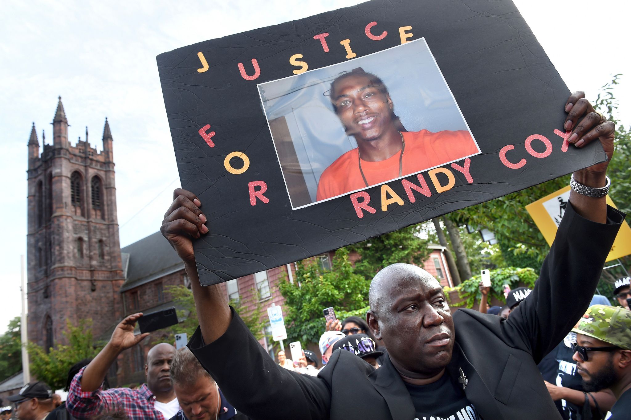 Judge dismisses charges against 3 Connecticut officers accused of ...