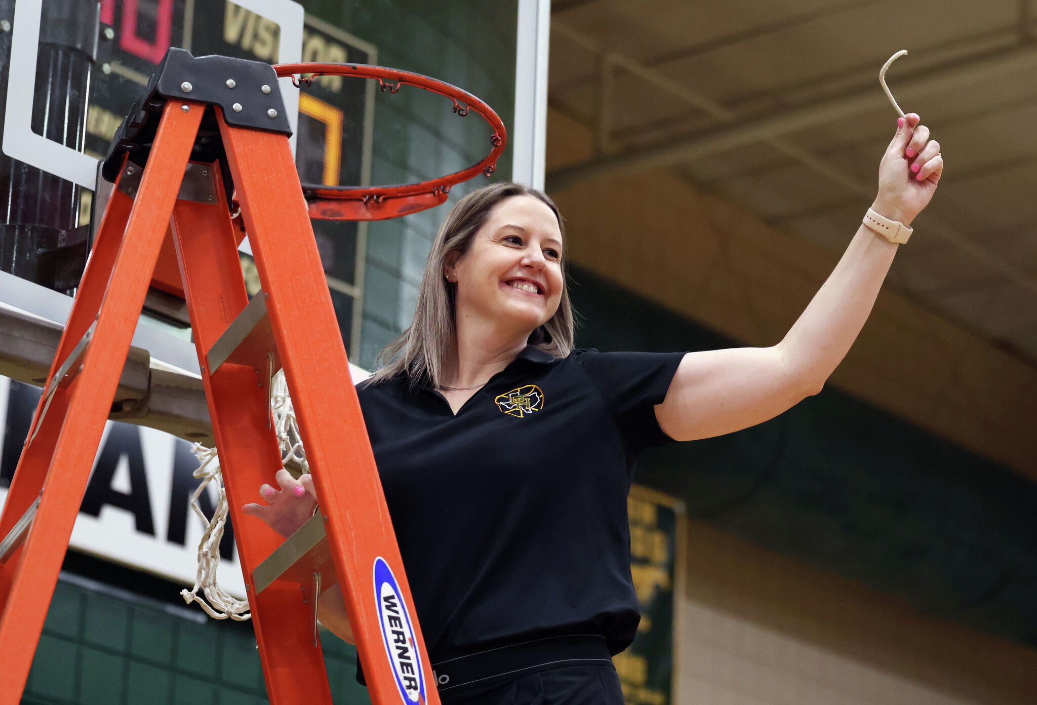 LeaAnn Mendoza makes history with Nixon boys basketball