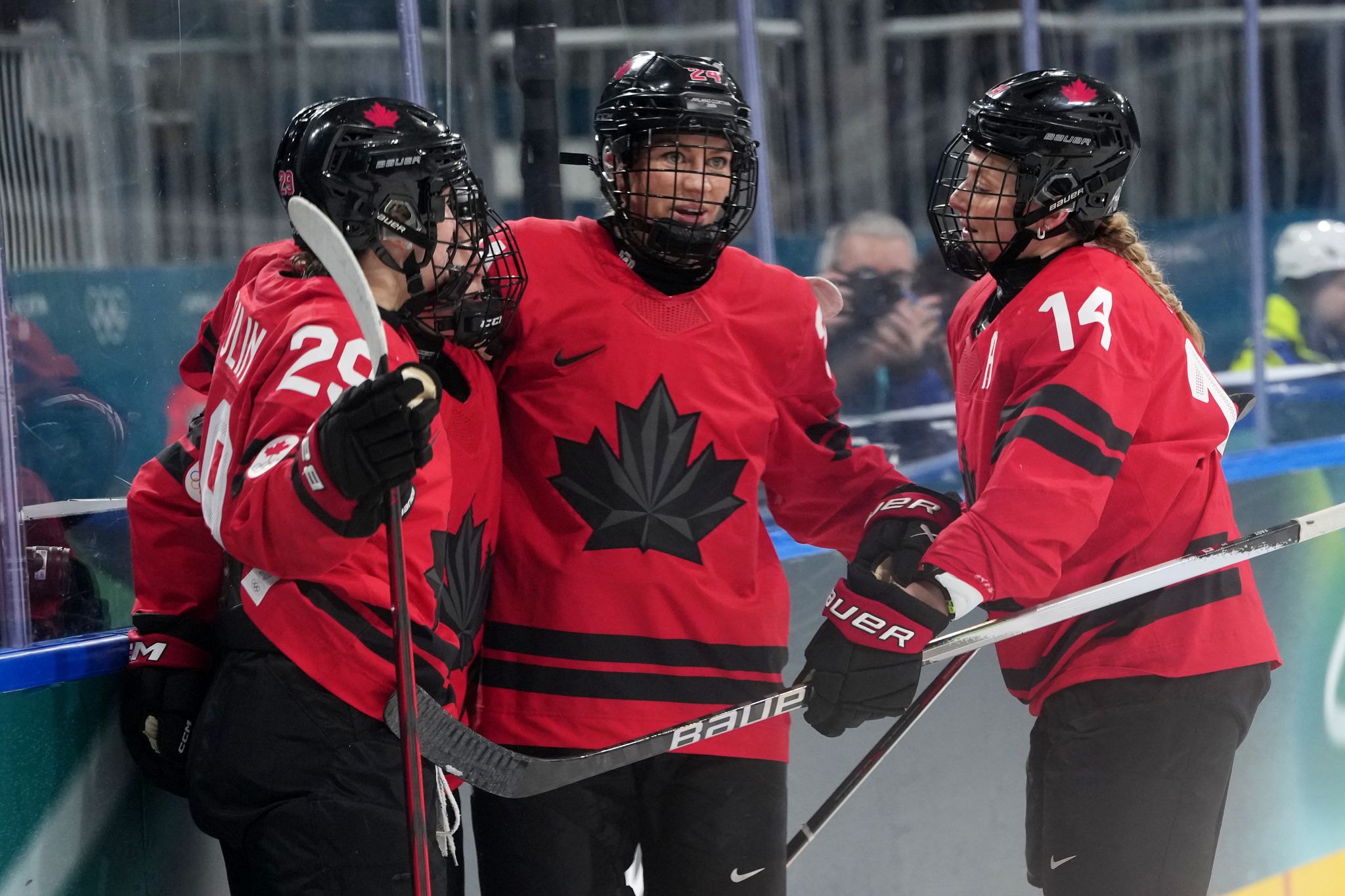 Poulin scores in return, Canada beats Germany 5-1 in women's hockey ...
