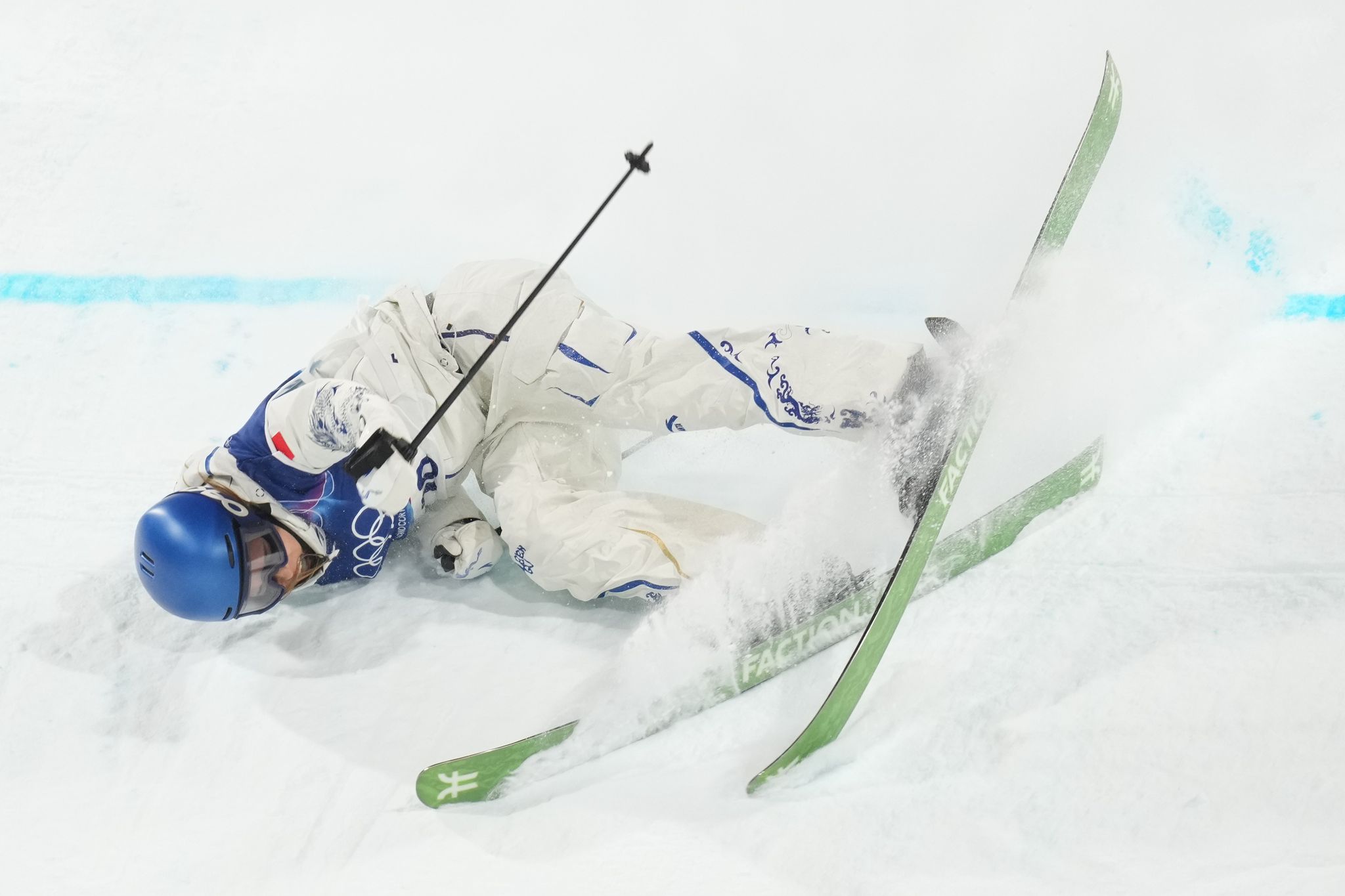 Defending Olympic champion Eileen Gu advances to big air final in ...