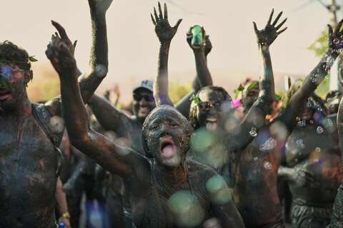 Mud madness at Brazil’s Carnival in photos