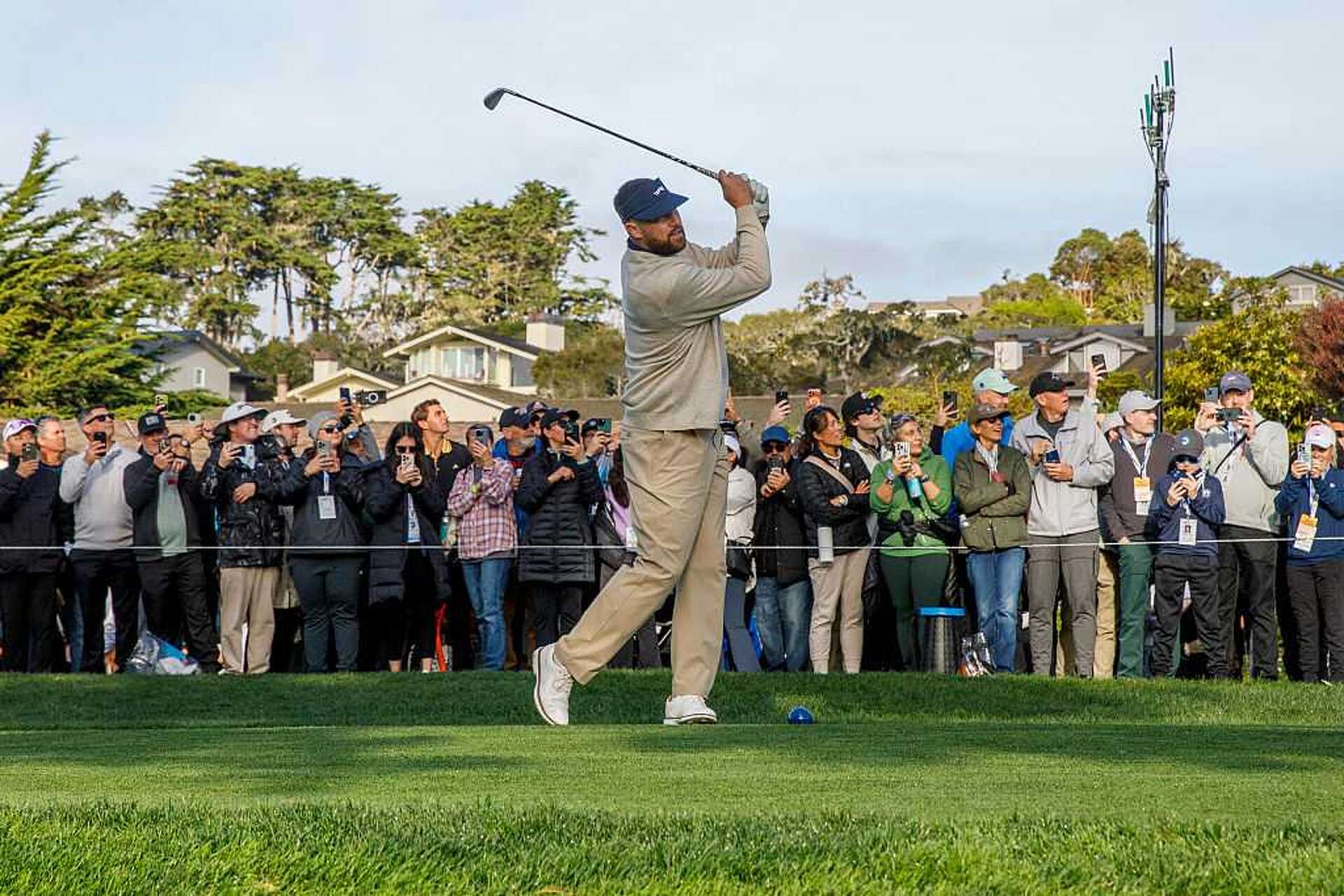 Travis Kelce accidentally hits fan in head with golf ball at Pebble Beach