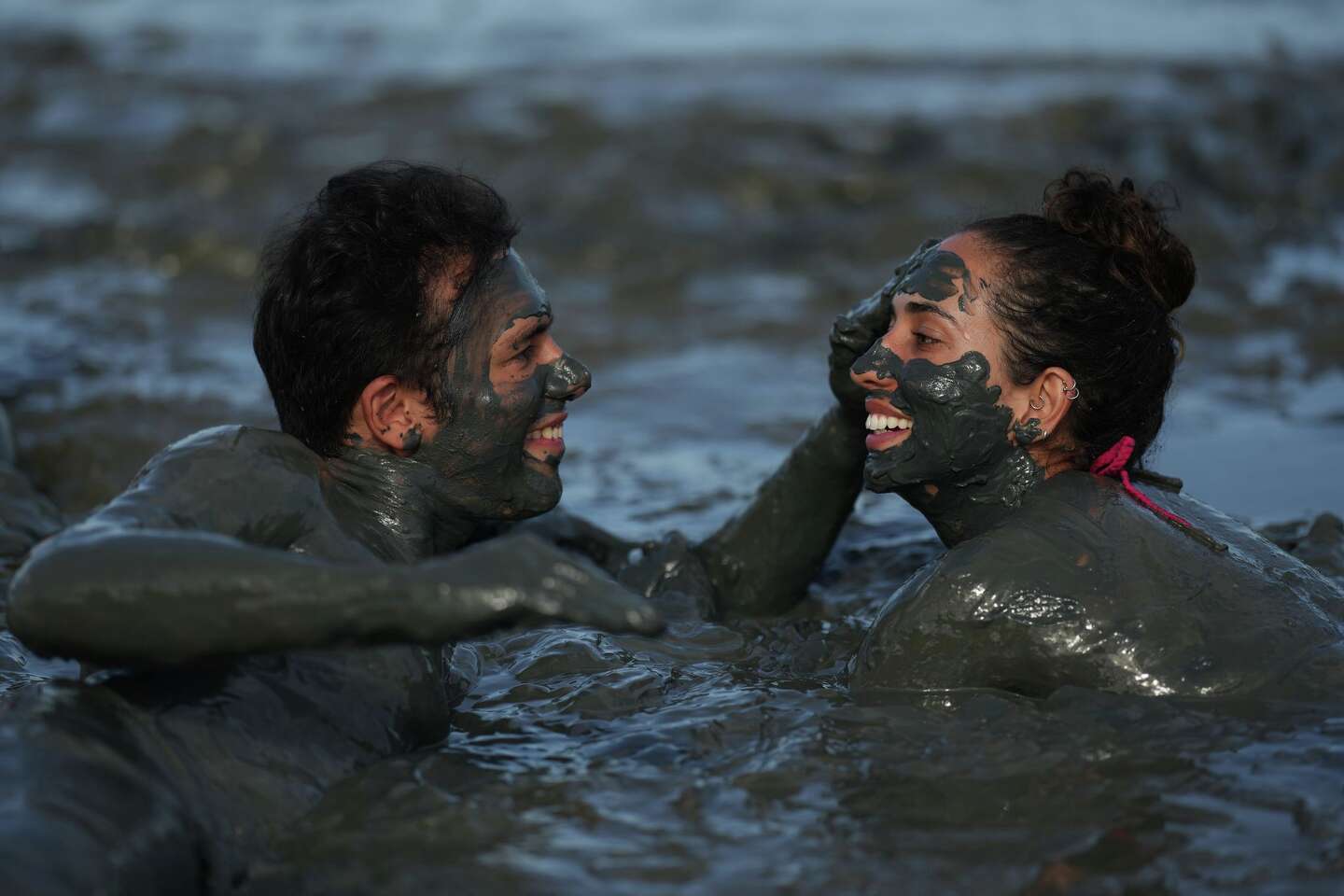 Mud madness at Brazil’s Carnival in photos