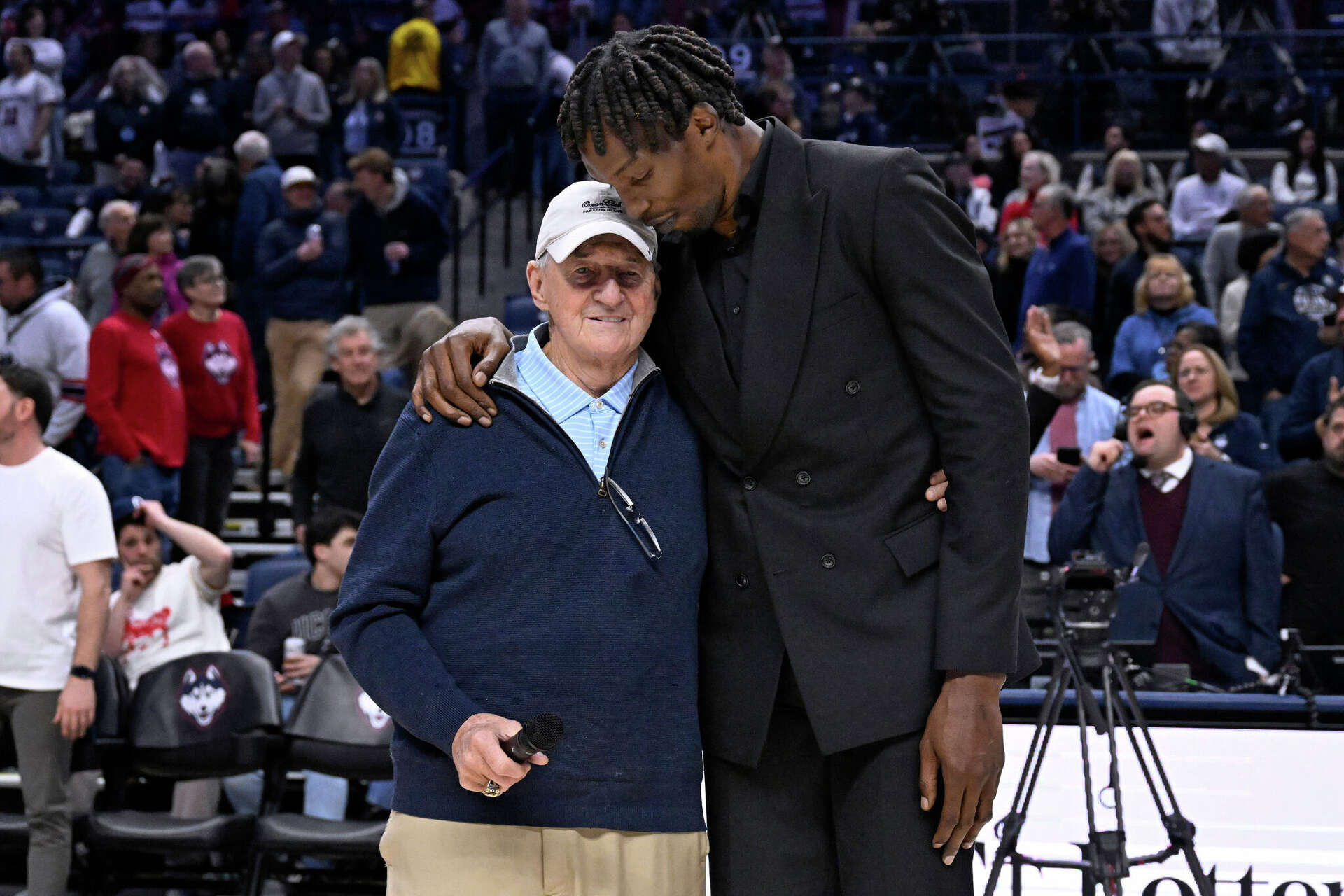 Hasheem Thabeet takes rightful place in UConn's 'Huskies of Honor'