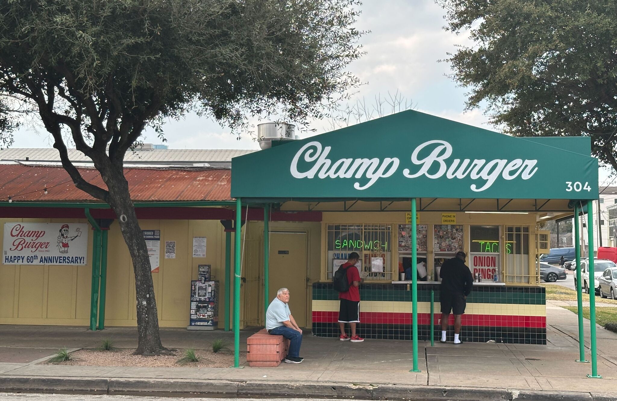 63-year-old Houston burger restaurant still a hotspot