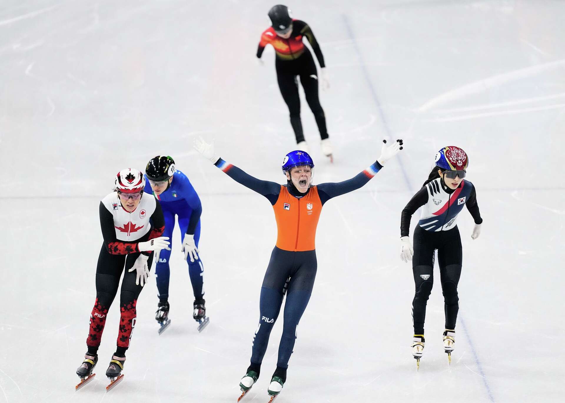 Dutch star Xandra Velzeboer wins 1,000 meters short track final for her ...