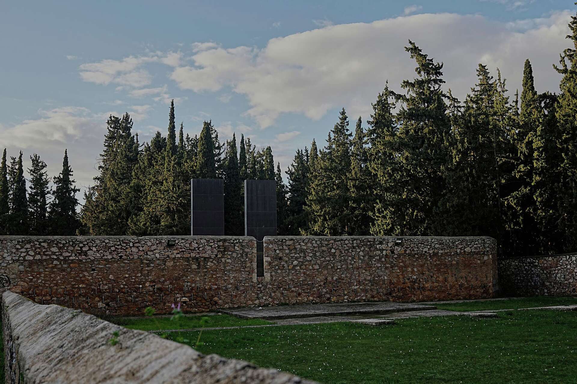 Greece will seek to obtain Nazi execution photos offered for sale online