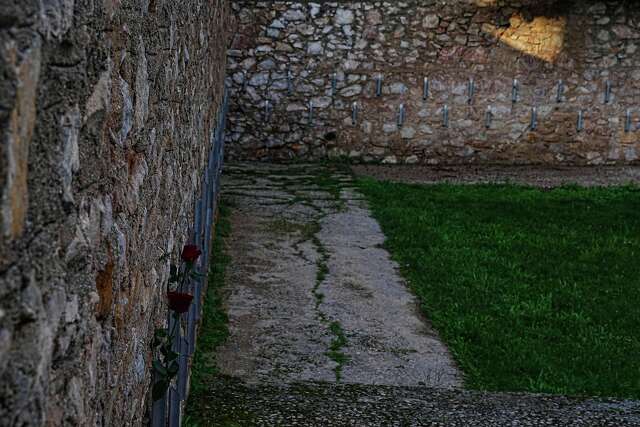Greece will seek to obtain Nazi execution photos offered for sale online