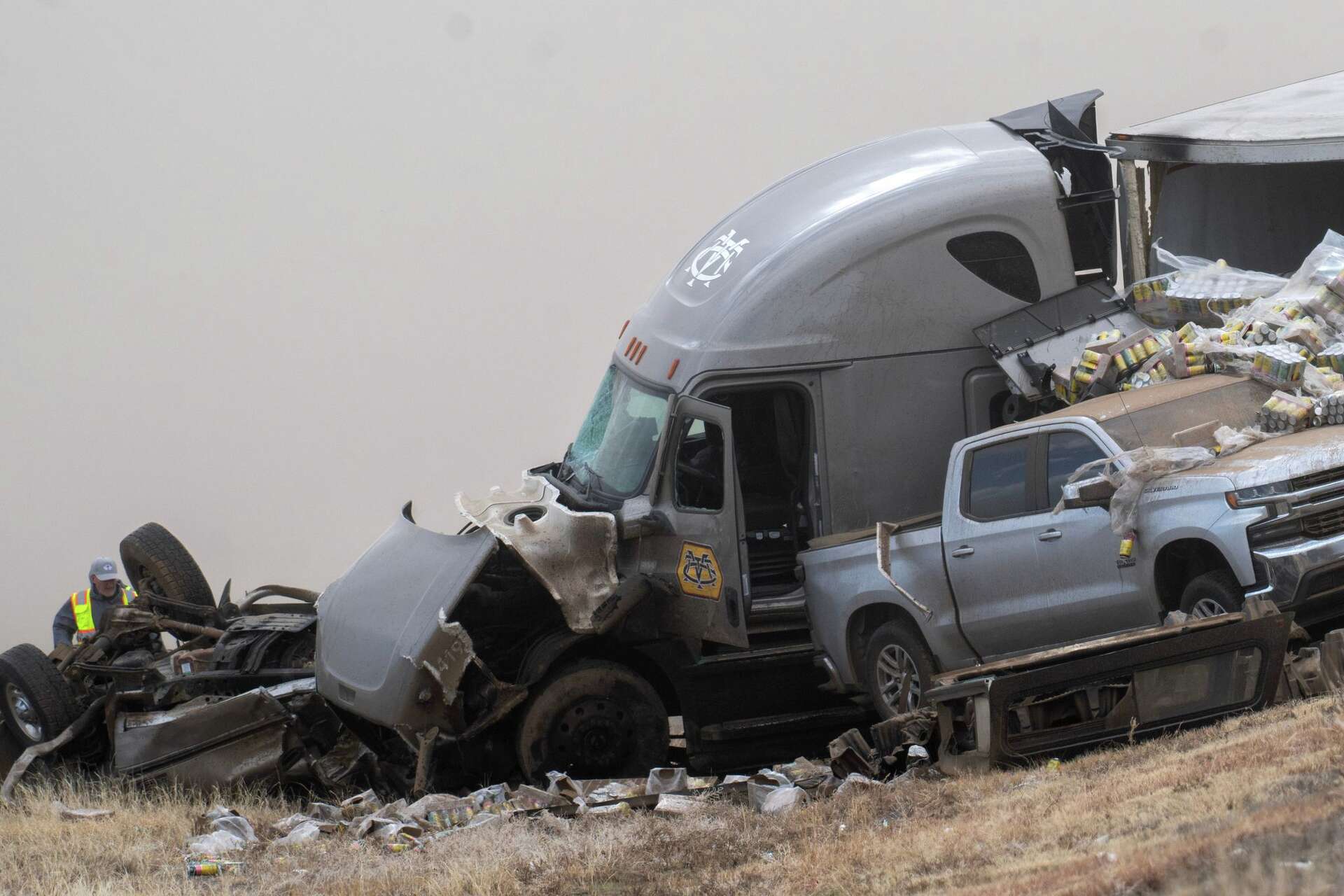 4 dead in crashes involving over 30 vehicles in 'brown out' conditions ...