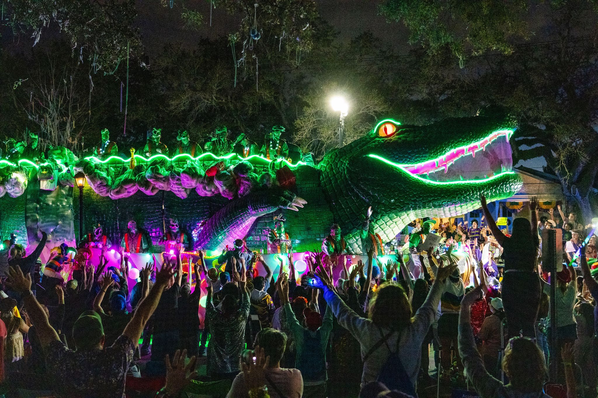 New Orleans closes out Mardi Gras with color and style in photos