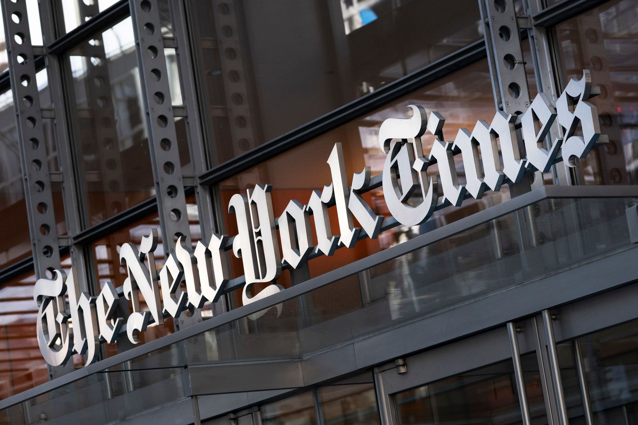 Warren Buffett's company invests in The New York Times 6 years after he ...