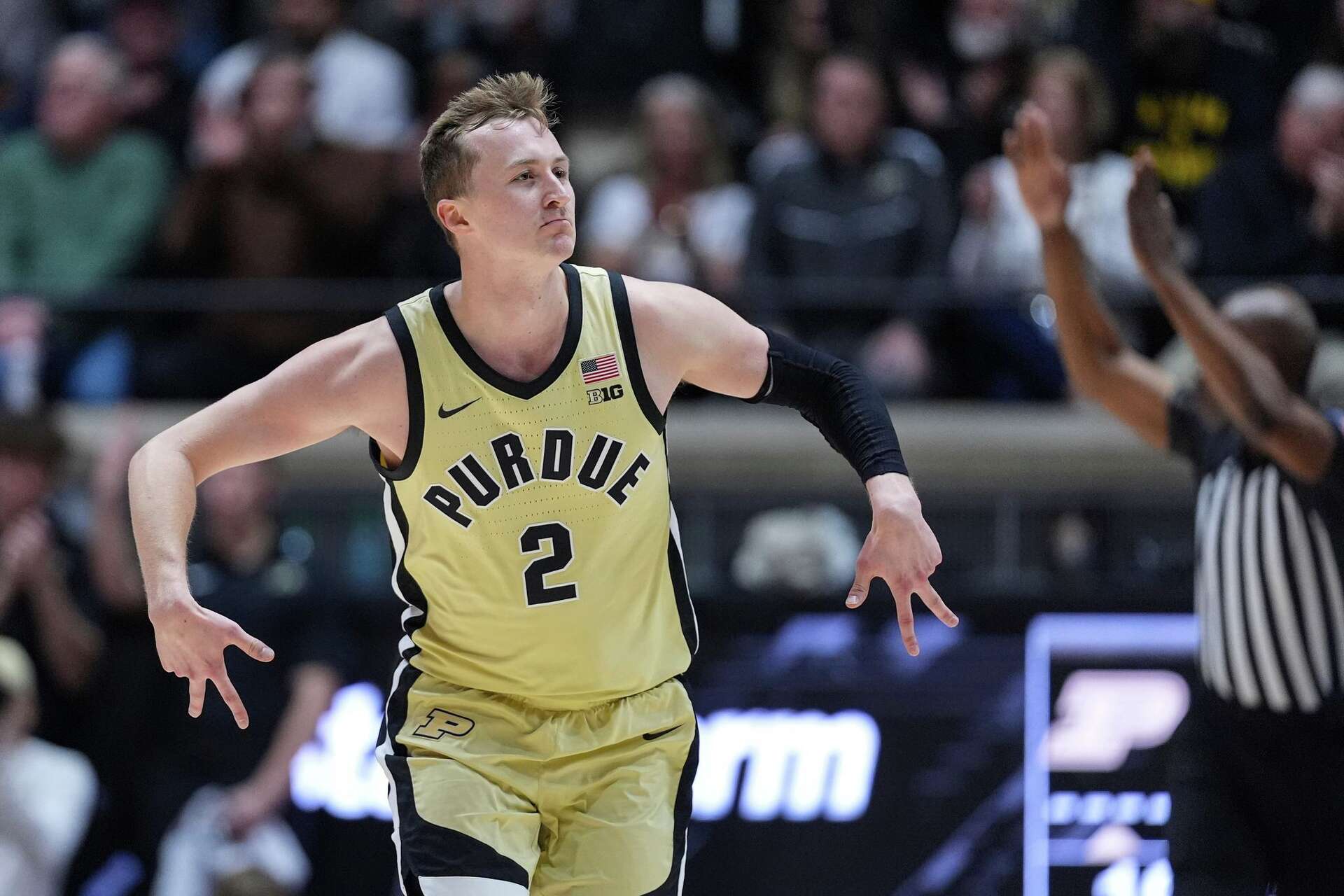 Elliot Cadeau scores 17 and No. 1 Michigan uses strong interior game to ...