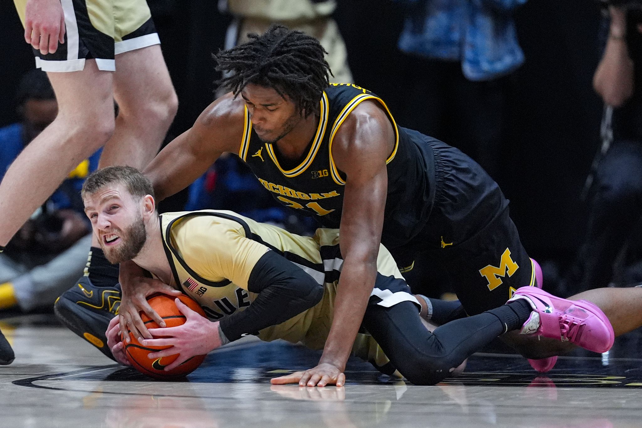 Focused No. 1 Michigan takes care of business in win over No. 7 Purdue ...