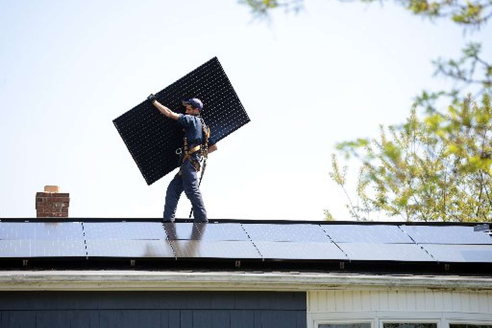 Here's how to go solar in CT as Lamont pushes faster permits
