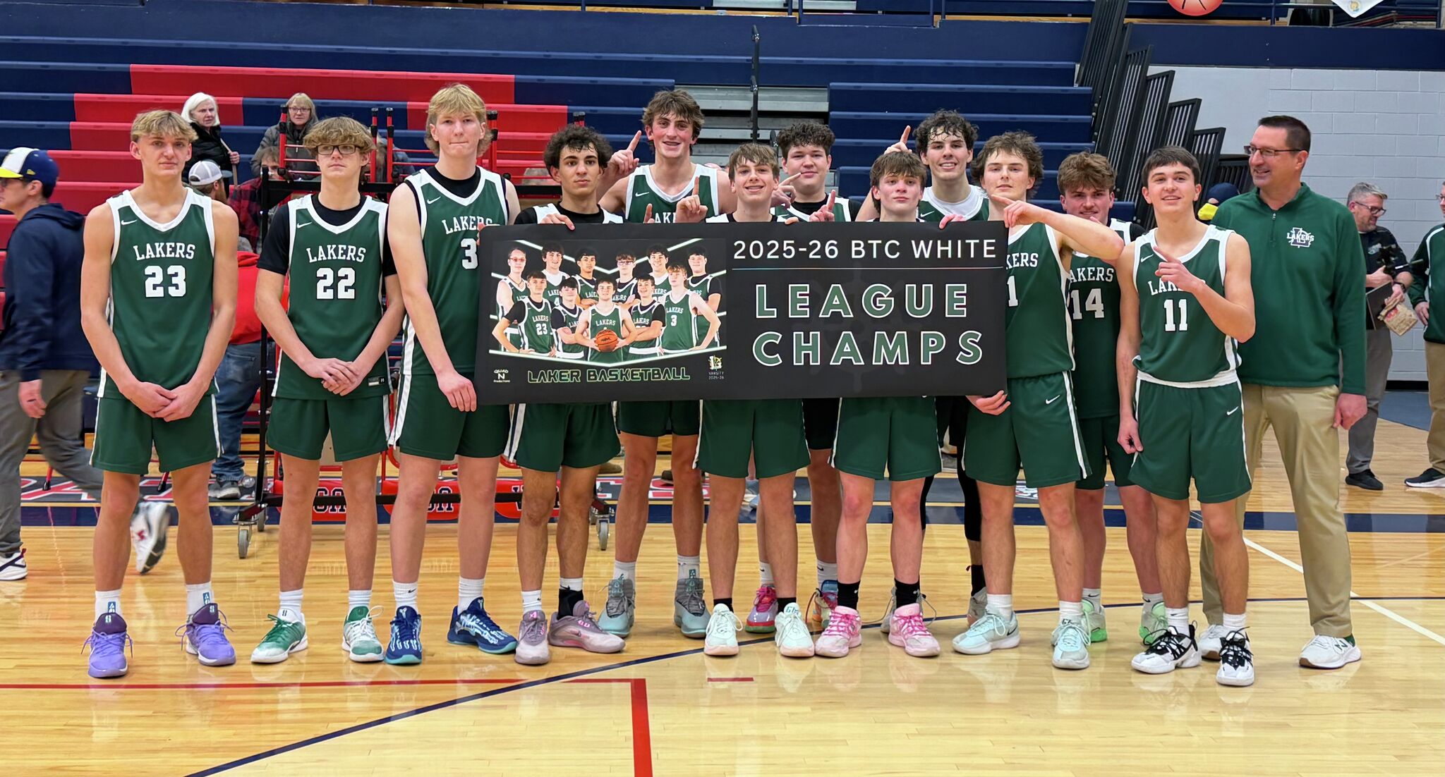 Lakers beat USA 41-37 to clinch Big Thumb White title