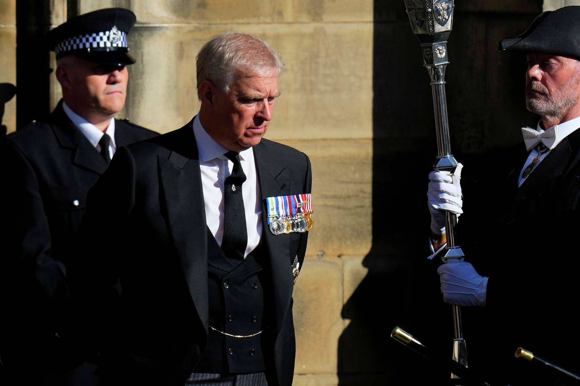 Por qué arrestaron al ex príncipe Andrew de Inglaterra, hermano del rey ...