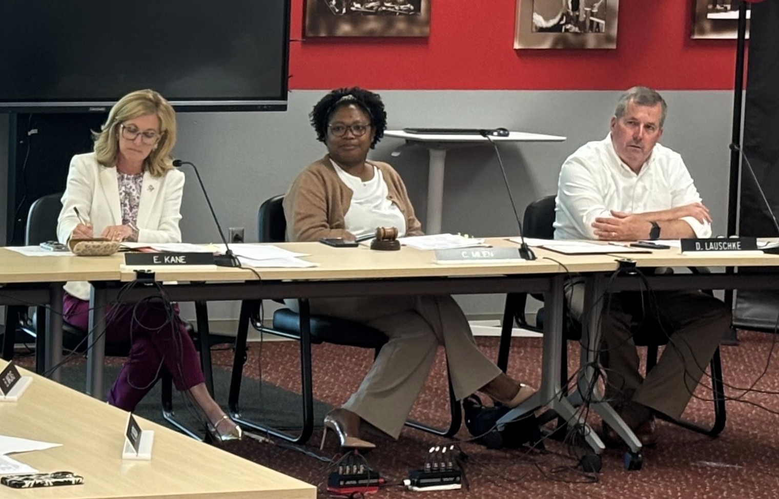 Alton School Board emails reveal ‘peon’ remark apology dispute