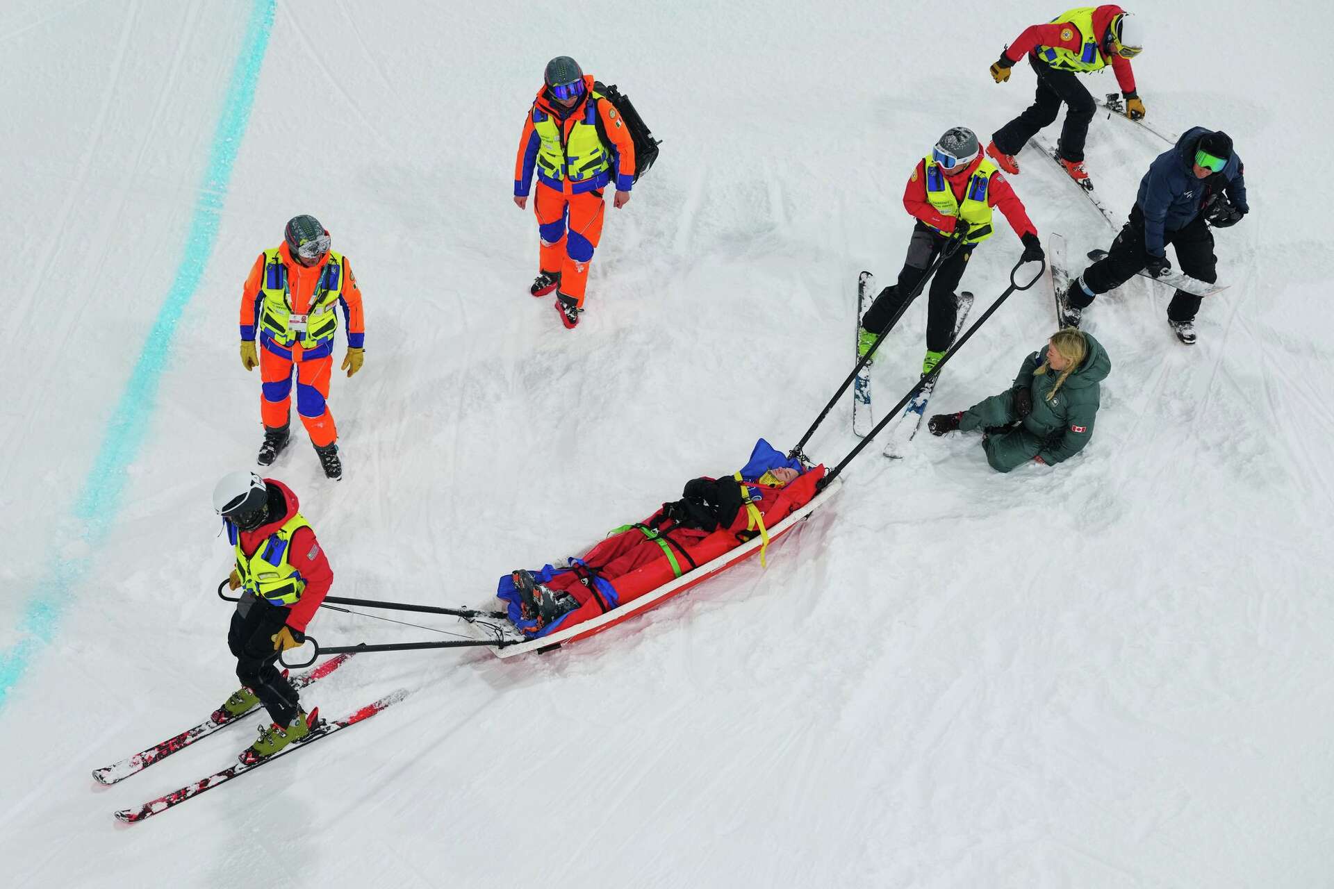 Canadian freeskier Cassie Sharpe crashes and is stretchered off ...