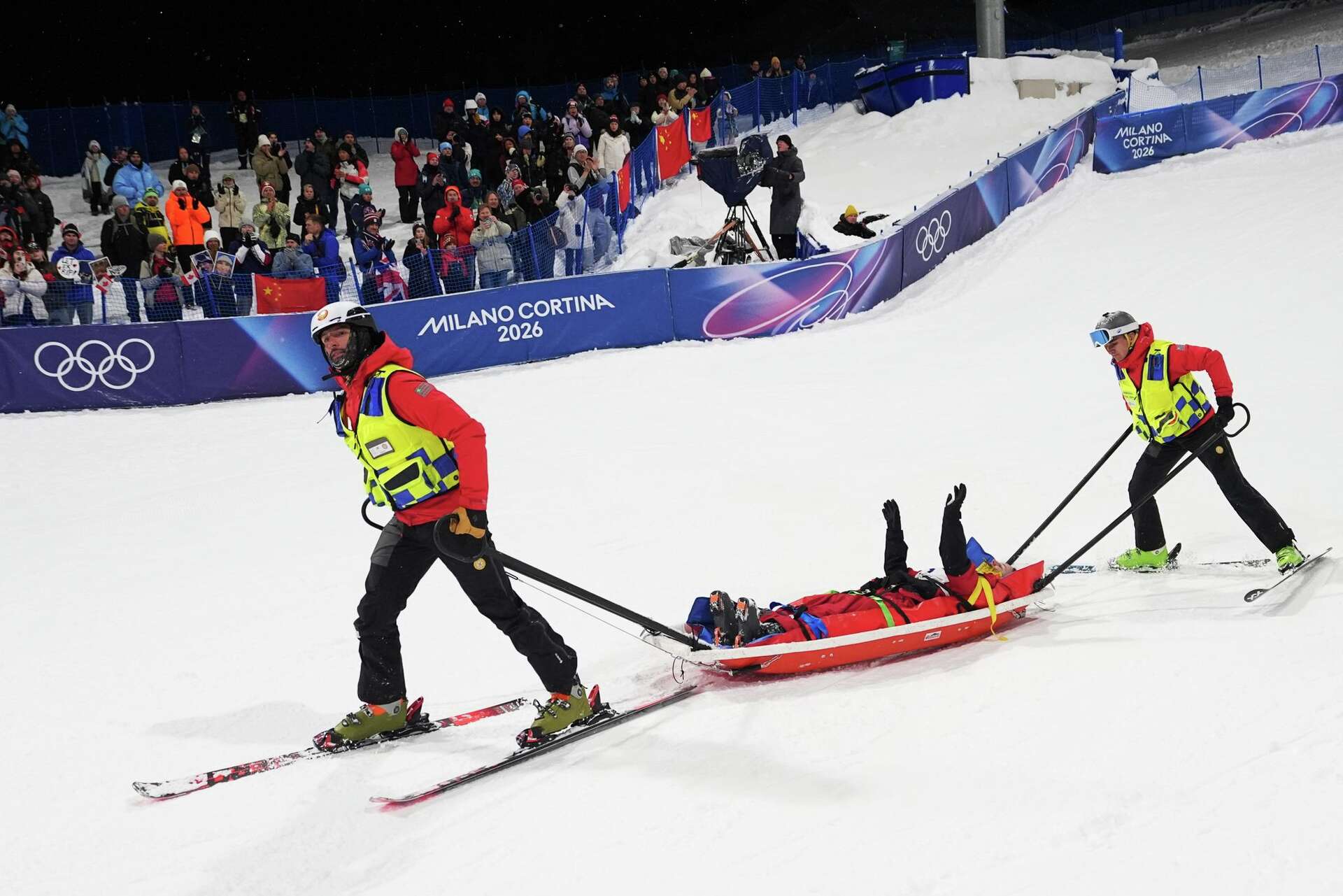 Canadian freeskier Cassie Sharpe crashes and is stretchered off ...