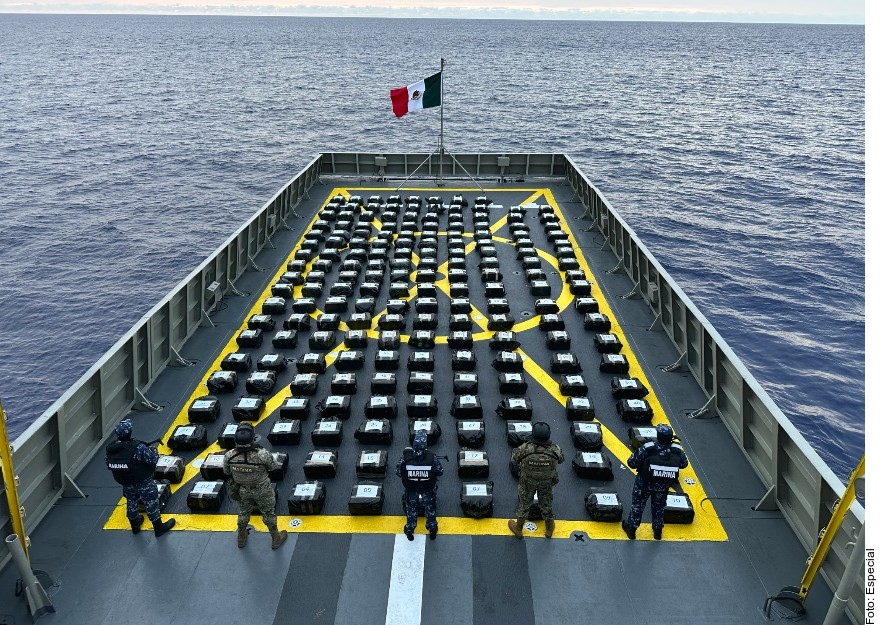 Armada mexicana detiene semisumergible en el Pacífico con casi 4 ...