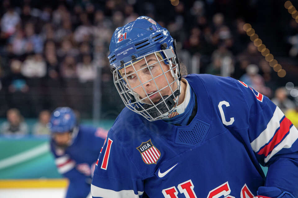 U.S. women's hockey star, CT grad Hilary Knight proposes to partner