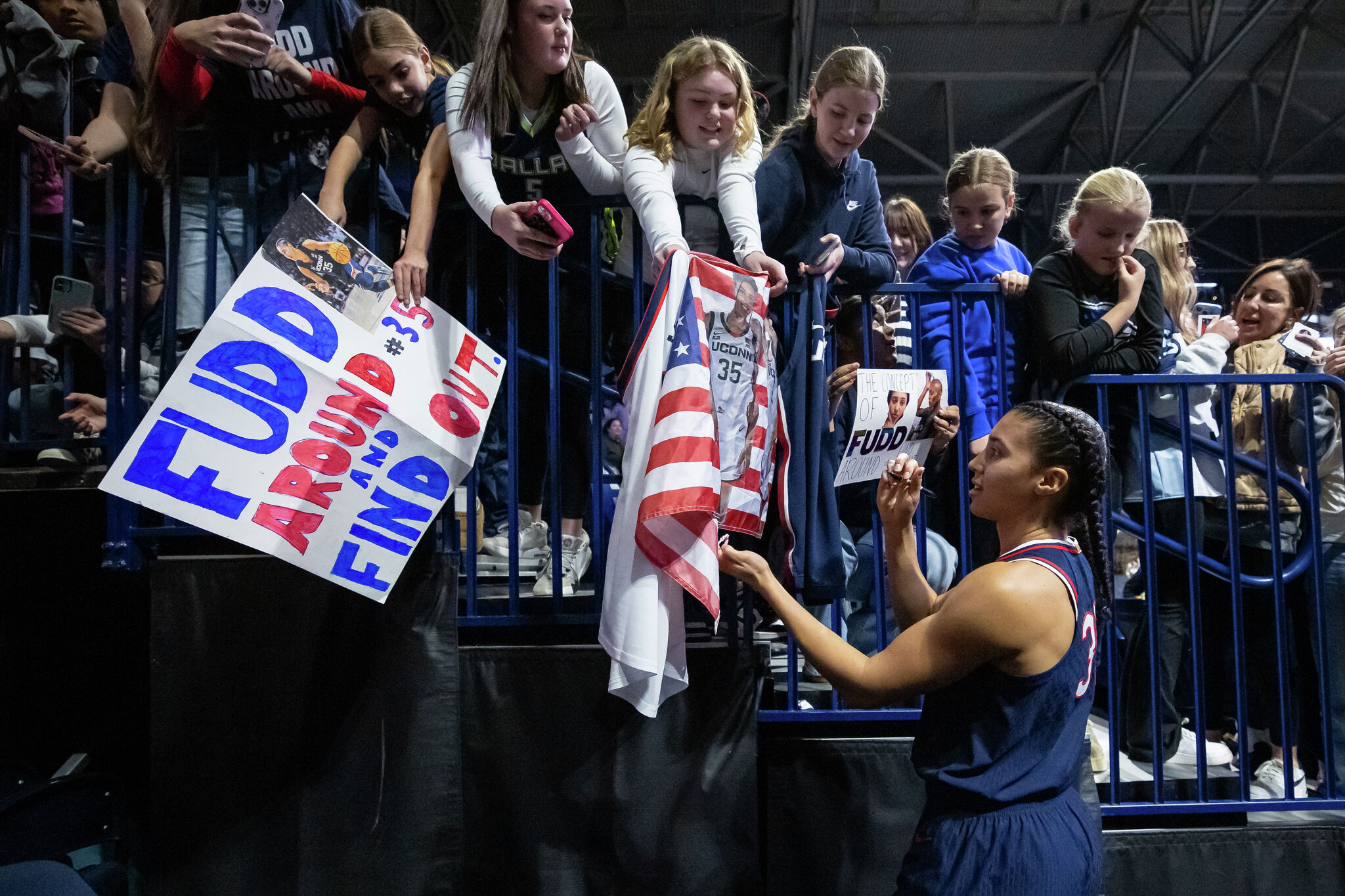 UConn's Azzi Fudd extends fan poster contest after positive reception