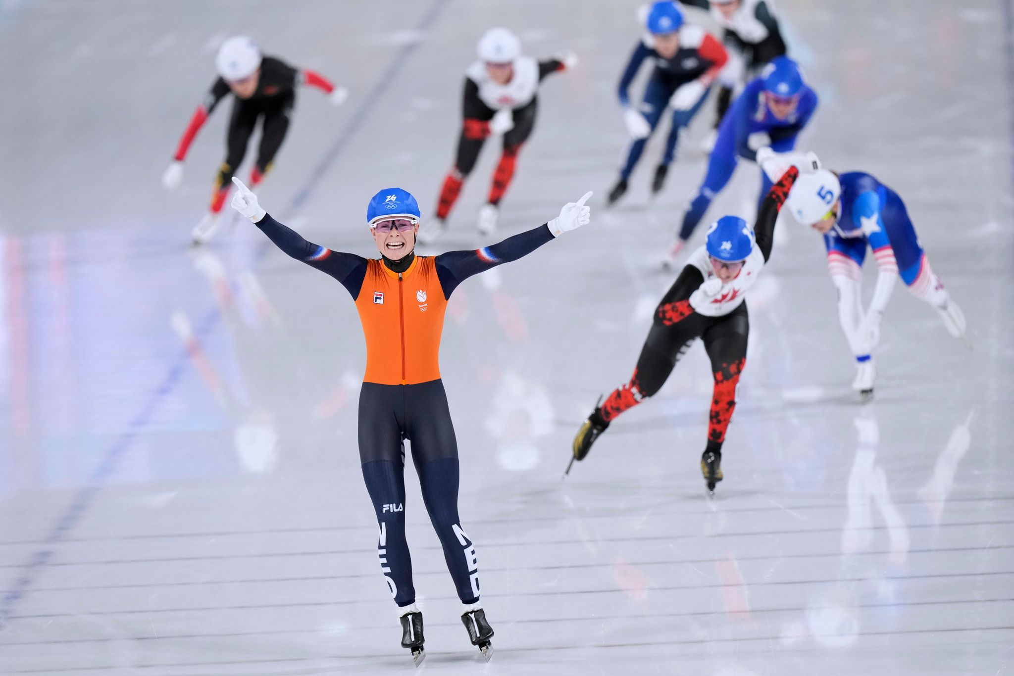 Jordan Stolz is 4th in the last Olympic speedskating race. Dutch ...
