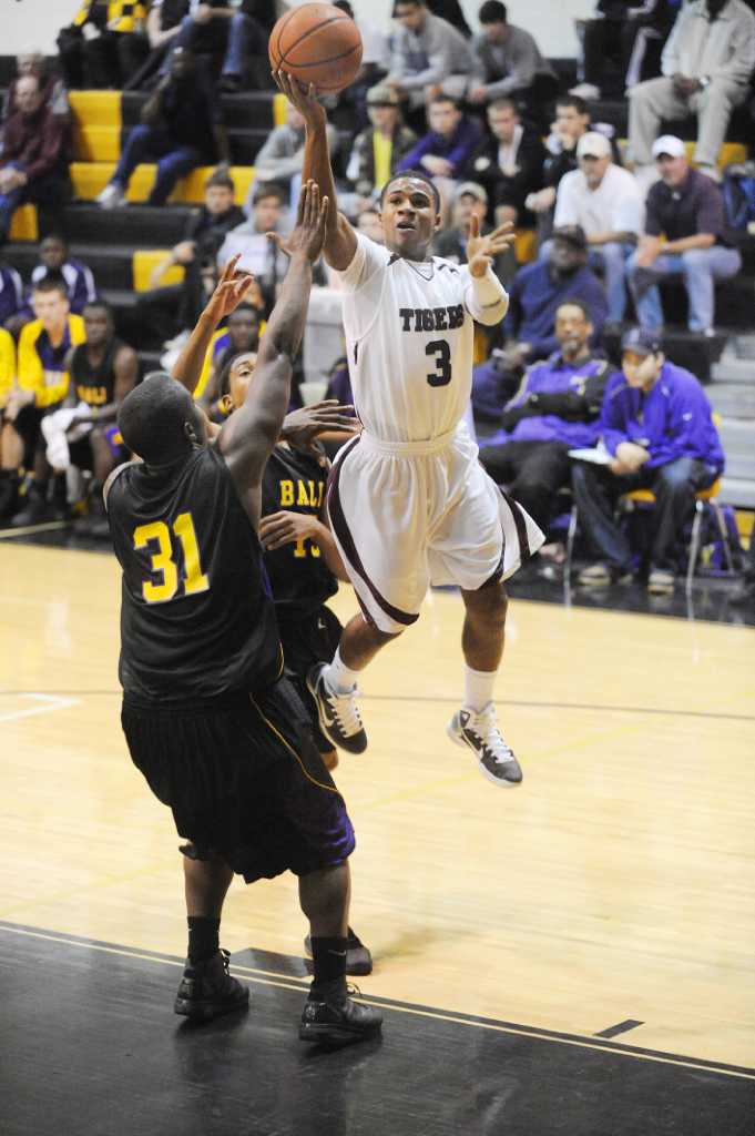 Silsbee boys basketball loses close game to No. 1 Galveston Ball