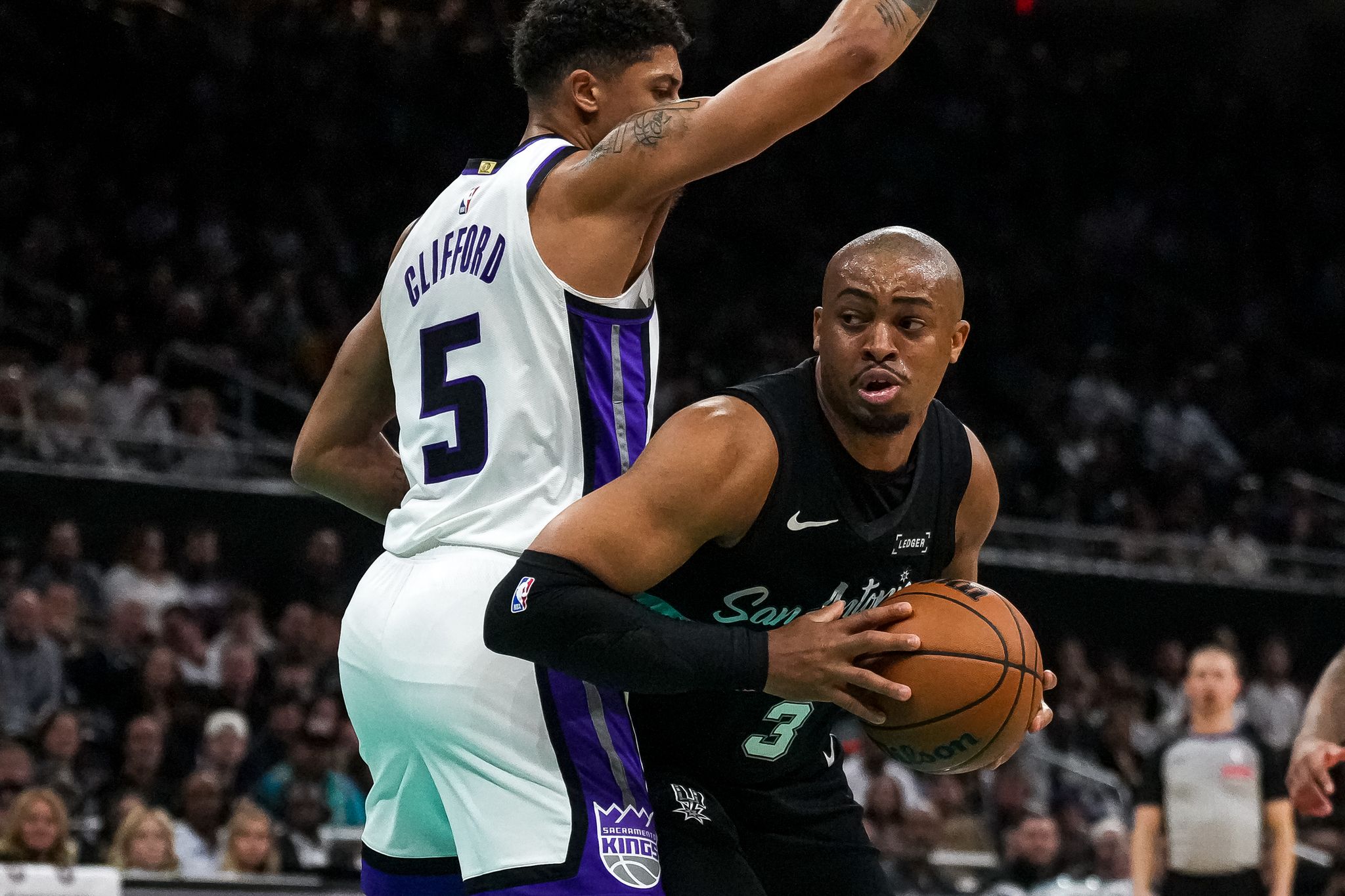 Spurs forward Keldon Johnson taking shoulder injury day by day