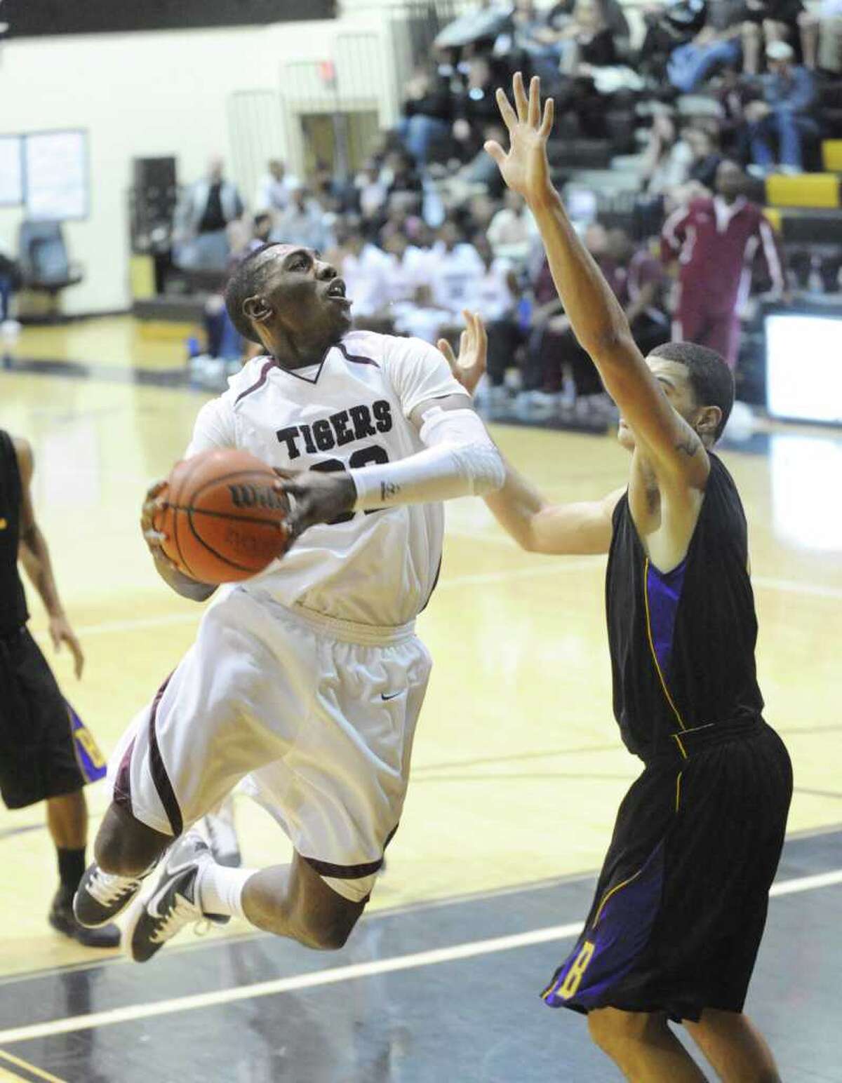 Silsbee boys basketball loses close game to No. 1 Galveston Ball