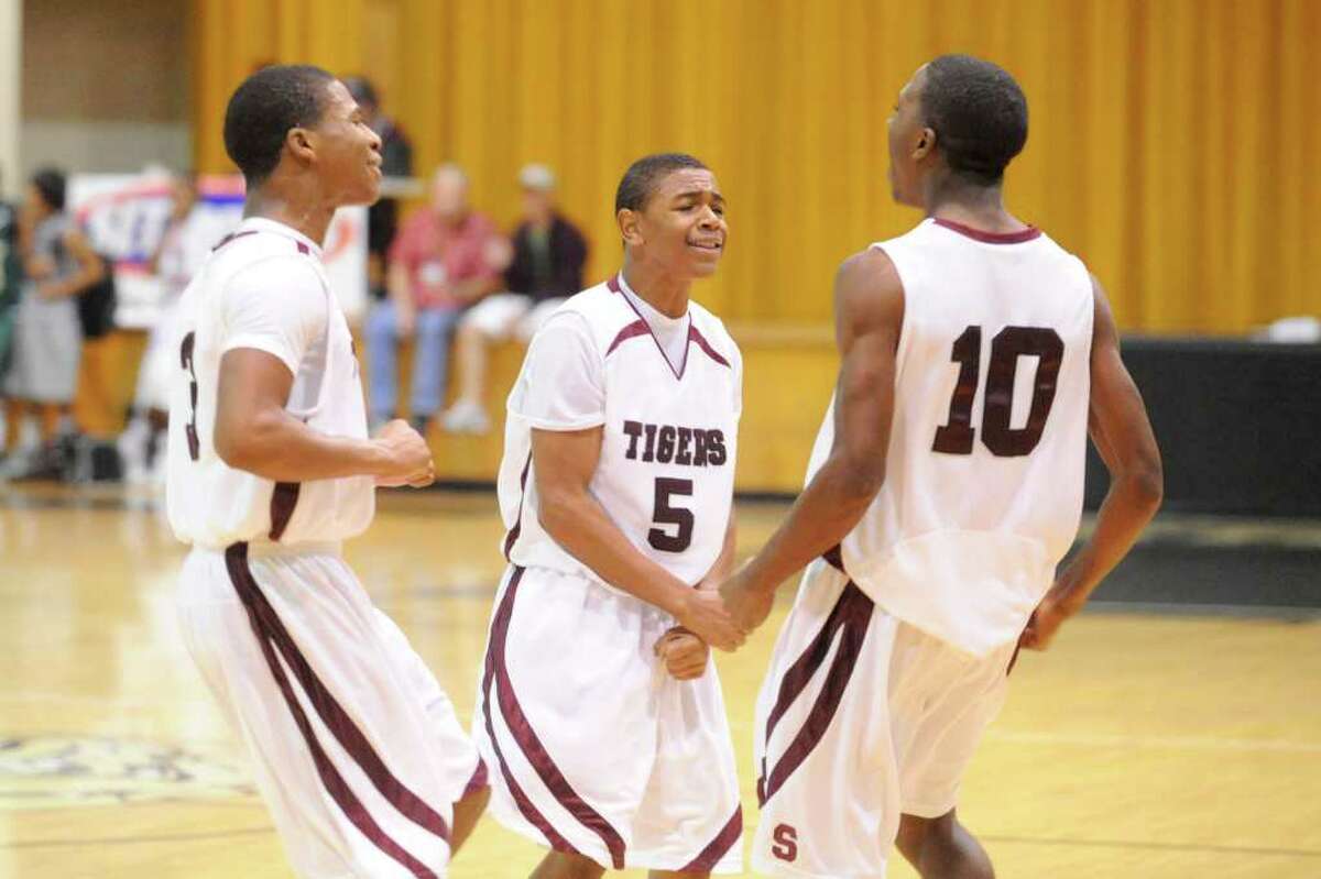 Silsbee boys basketball loses close game to No. 1 Galveston Ball