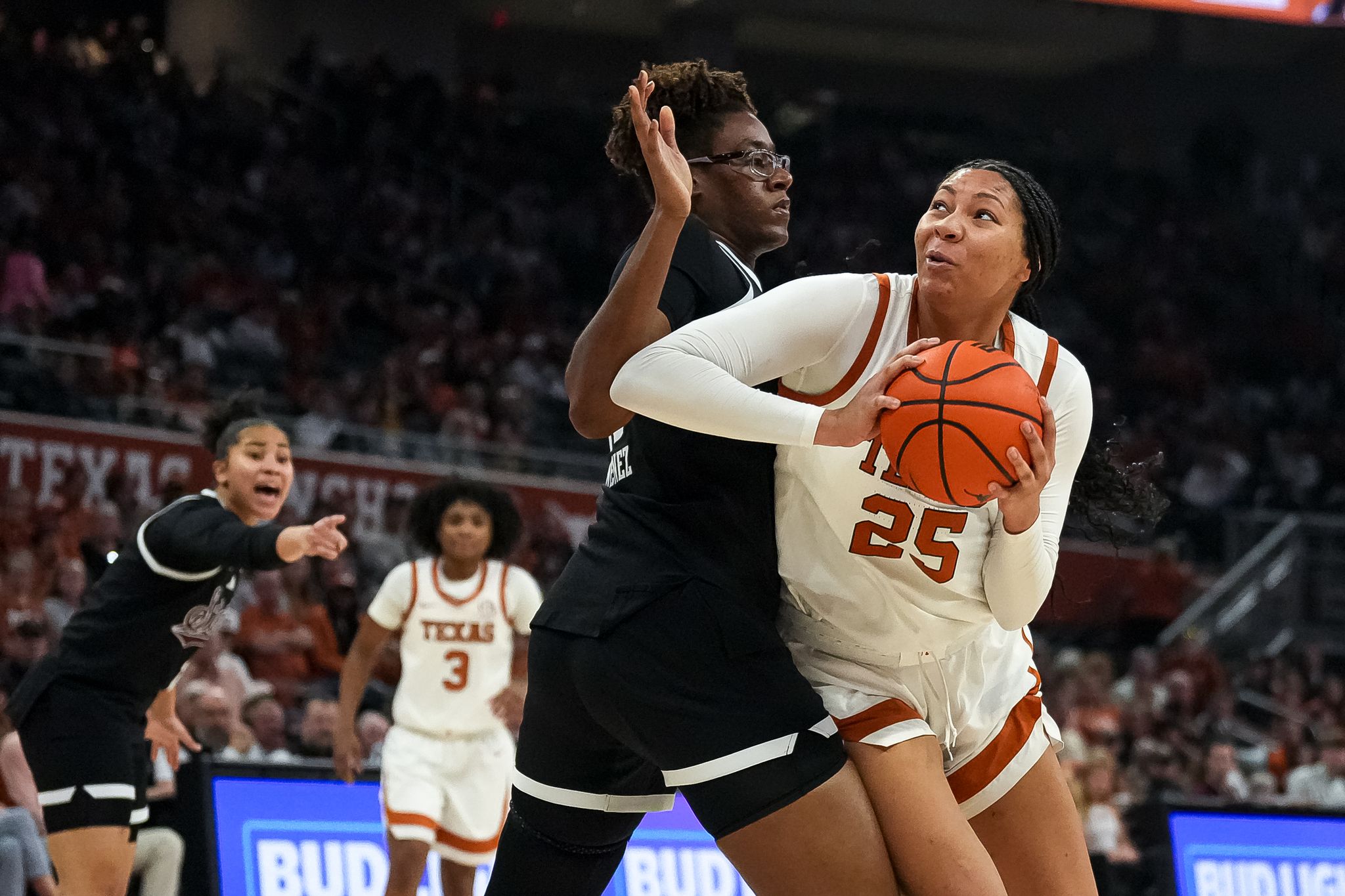March Madness: Breya Cunningham, Kyla Oldacre's may be key vs Kentucky
