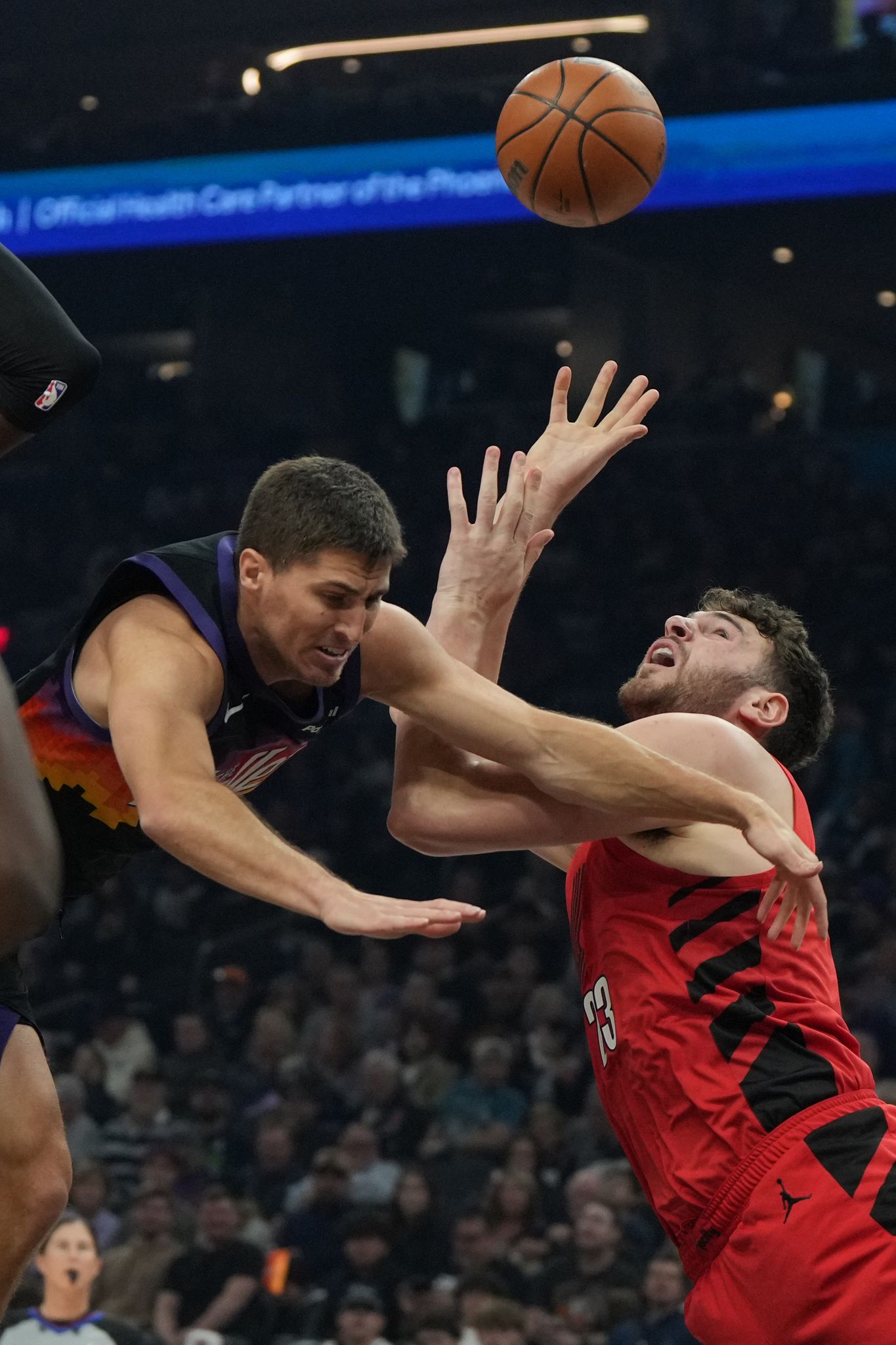 Clingan scores 23 points to lead Trail Blazers past short-handed Suns 92-77