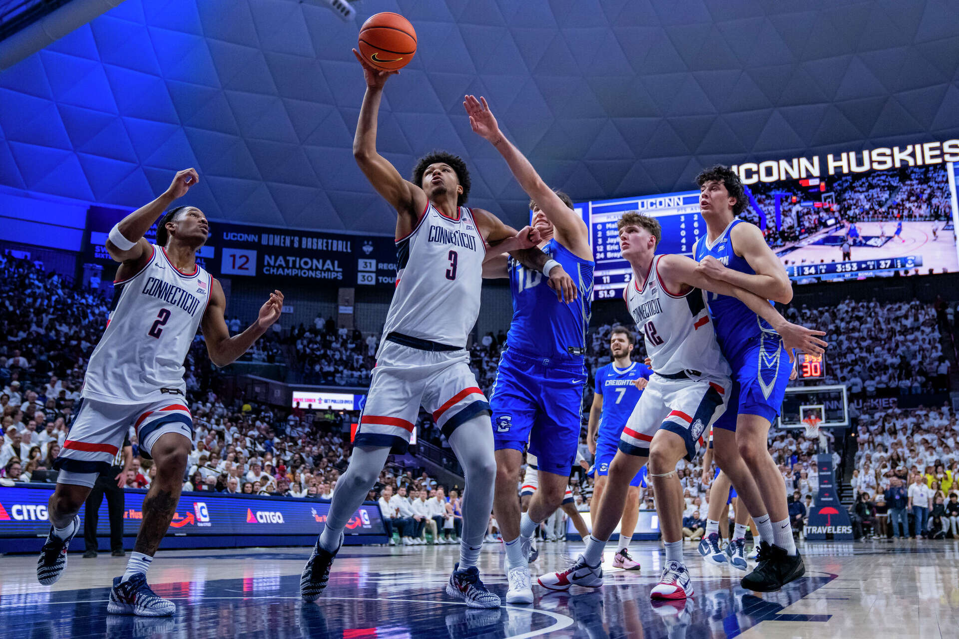 UConn men's basketball drops on spot in AP Top 25