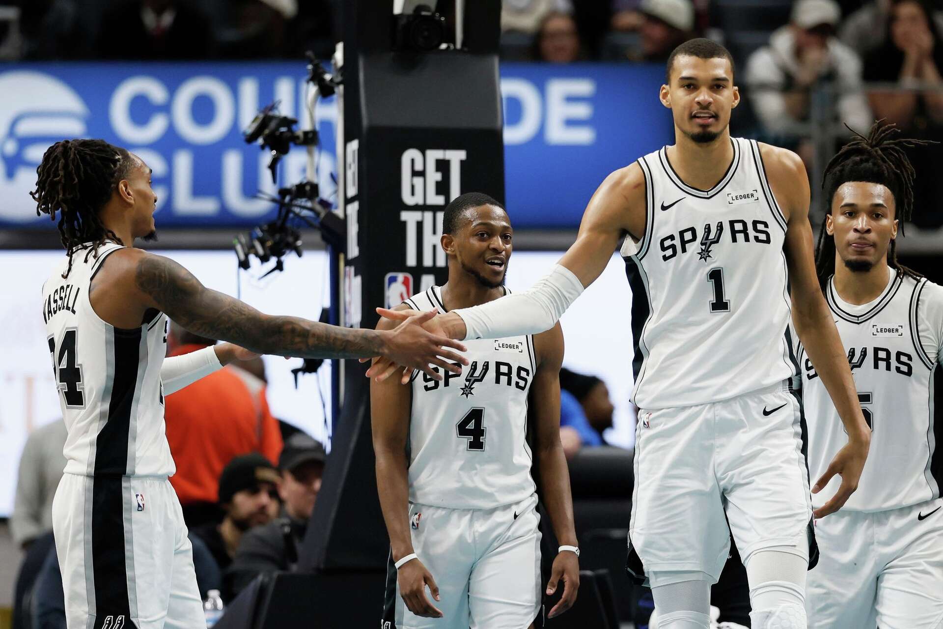 Tempers flare in Spurs-Pistons game in a matchup of 2 of NBA's top teams