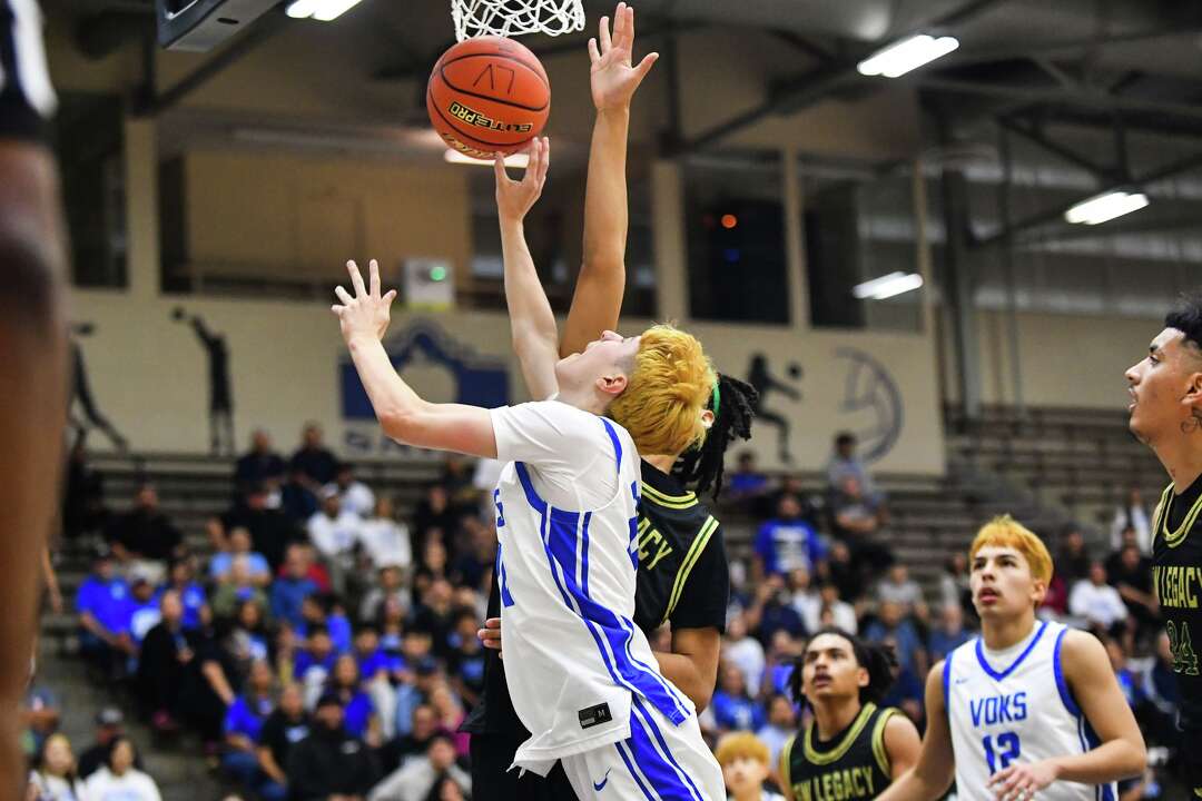 Southwest Legacy wins thriller over Lanier in boys basketball playoffs