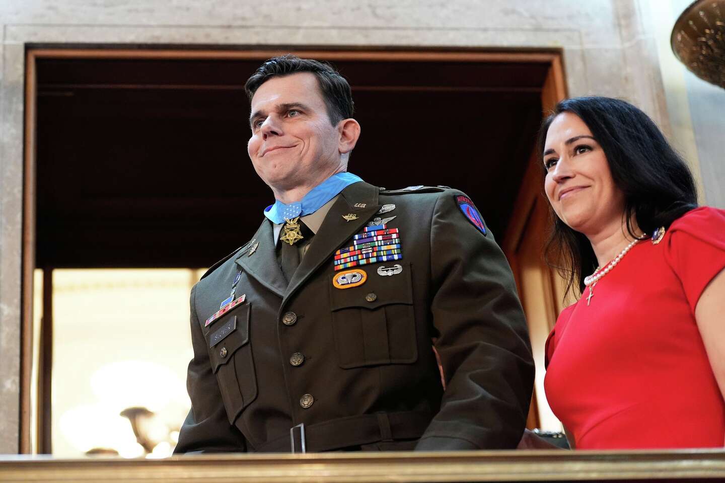Army pilot wounded in Maduro raid gets Medal of Honor during Trump's speech