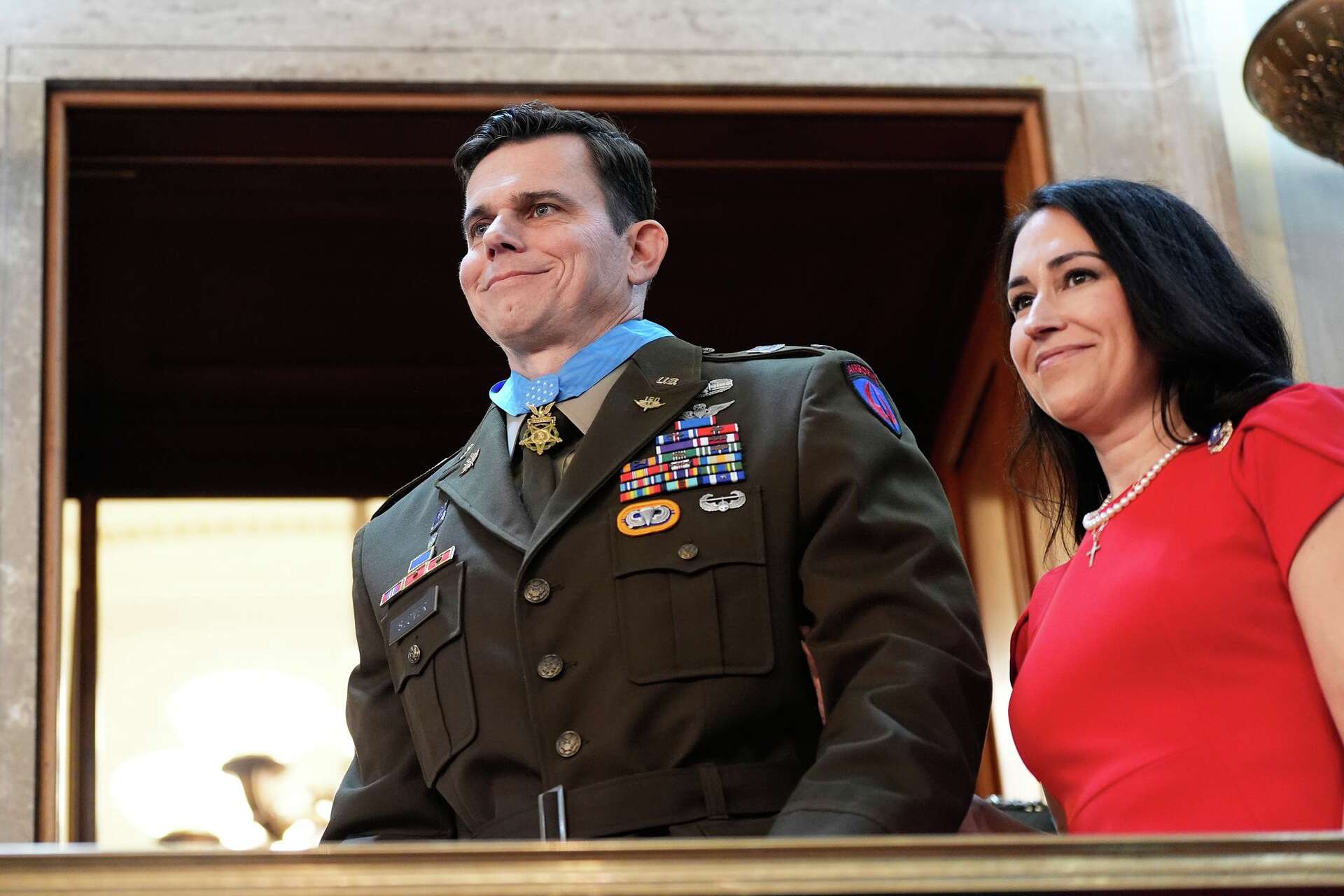 Army pilot wounded in Maduro raid gets Medal of Honor during Trump's speech