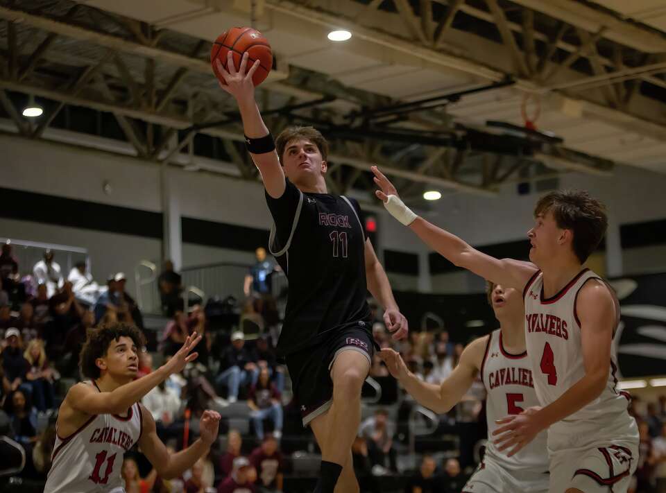 High school basketball: Round Rock edges Lake Travis in UIL playoffs