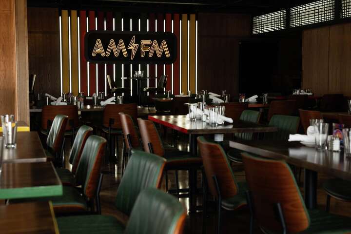 New Dallas diner AM/FM combines music with affordable food