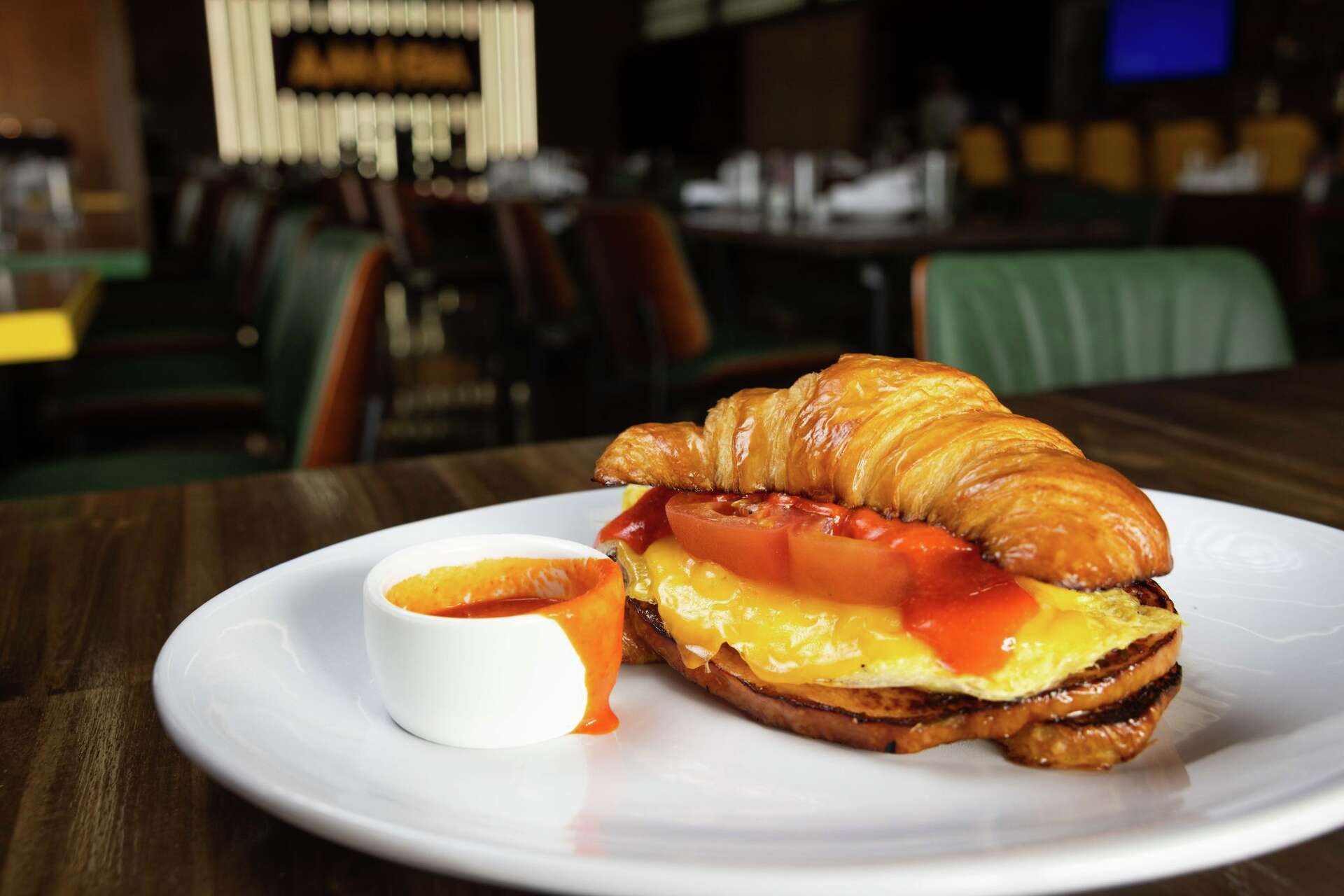 New Dallas diner AM/FM combines music with affordable food
