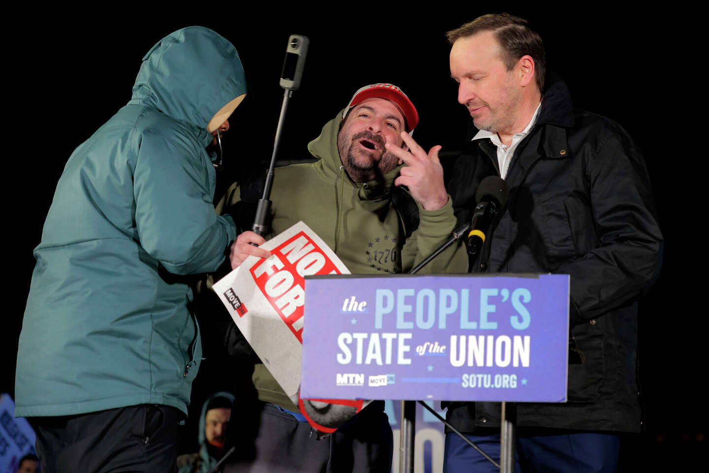 Protester interrupts Chris Murphy's speech during State of the Union