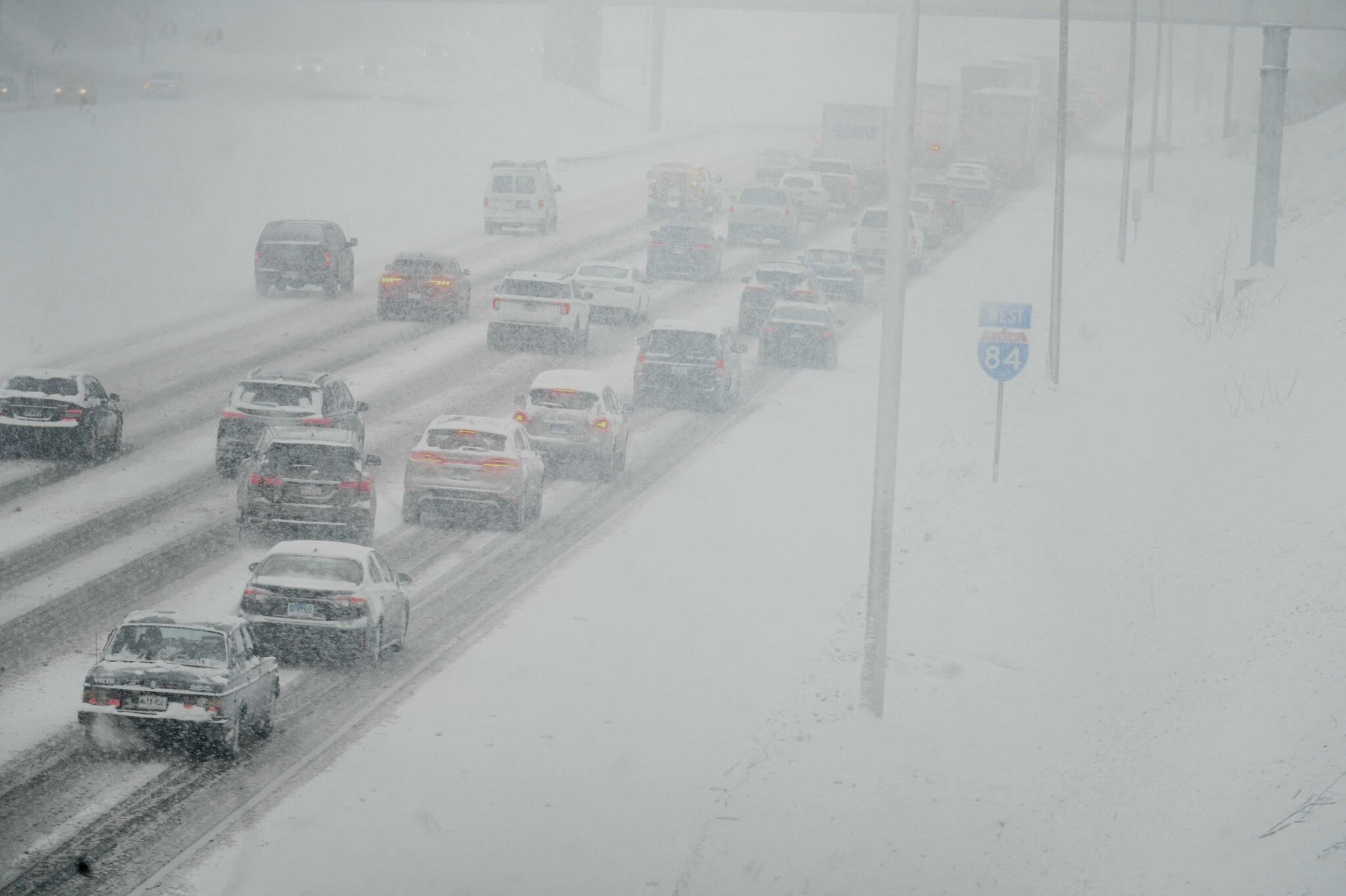 How did the Wednesday morning snow affect Connecticut roads?