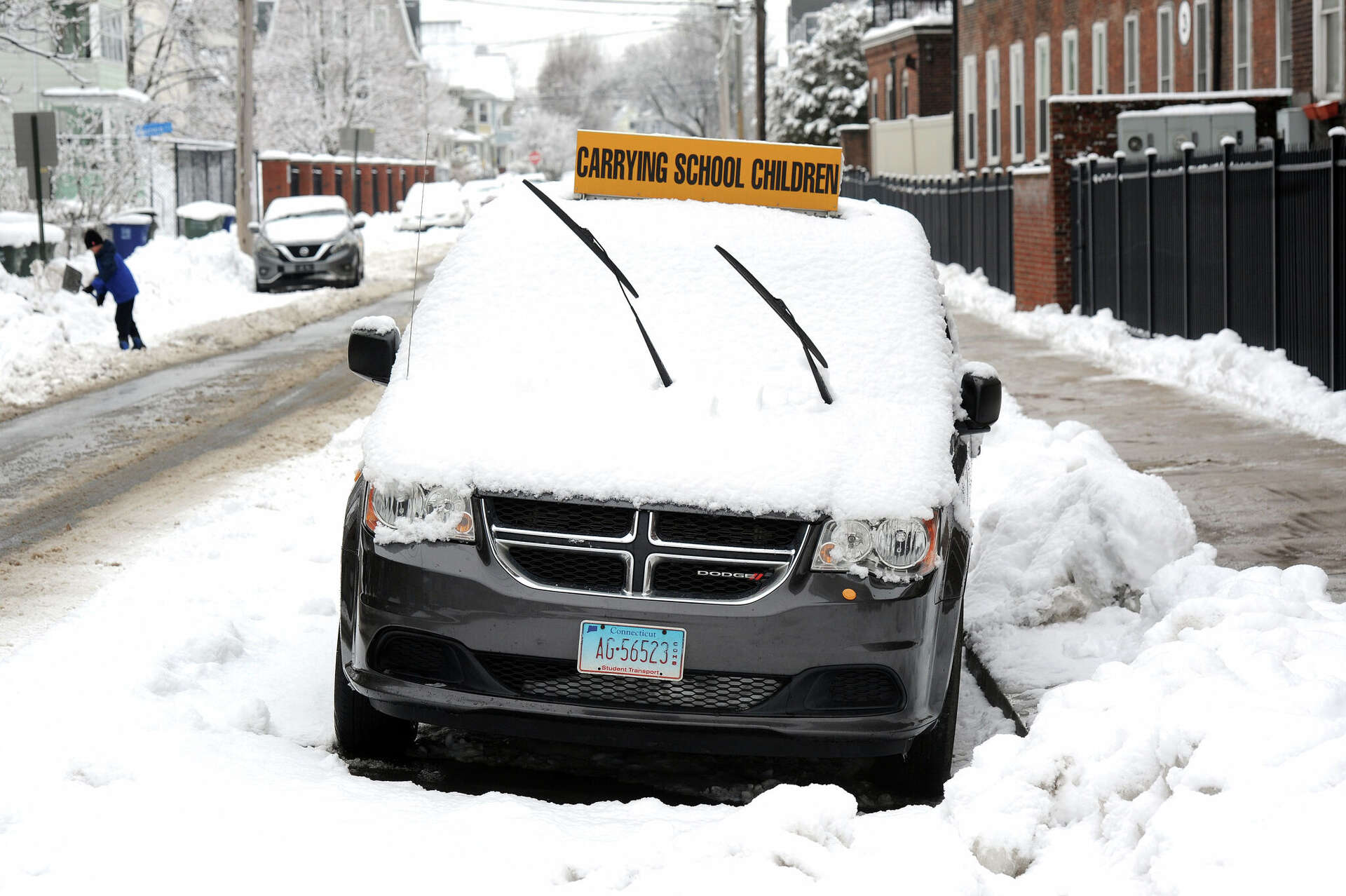 CT school leaders apologize for opening during snowy commute