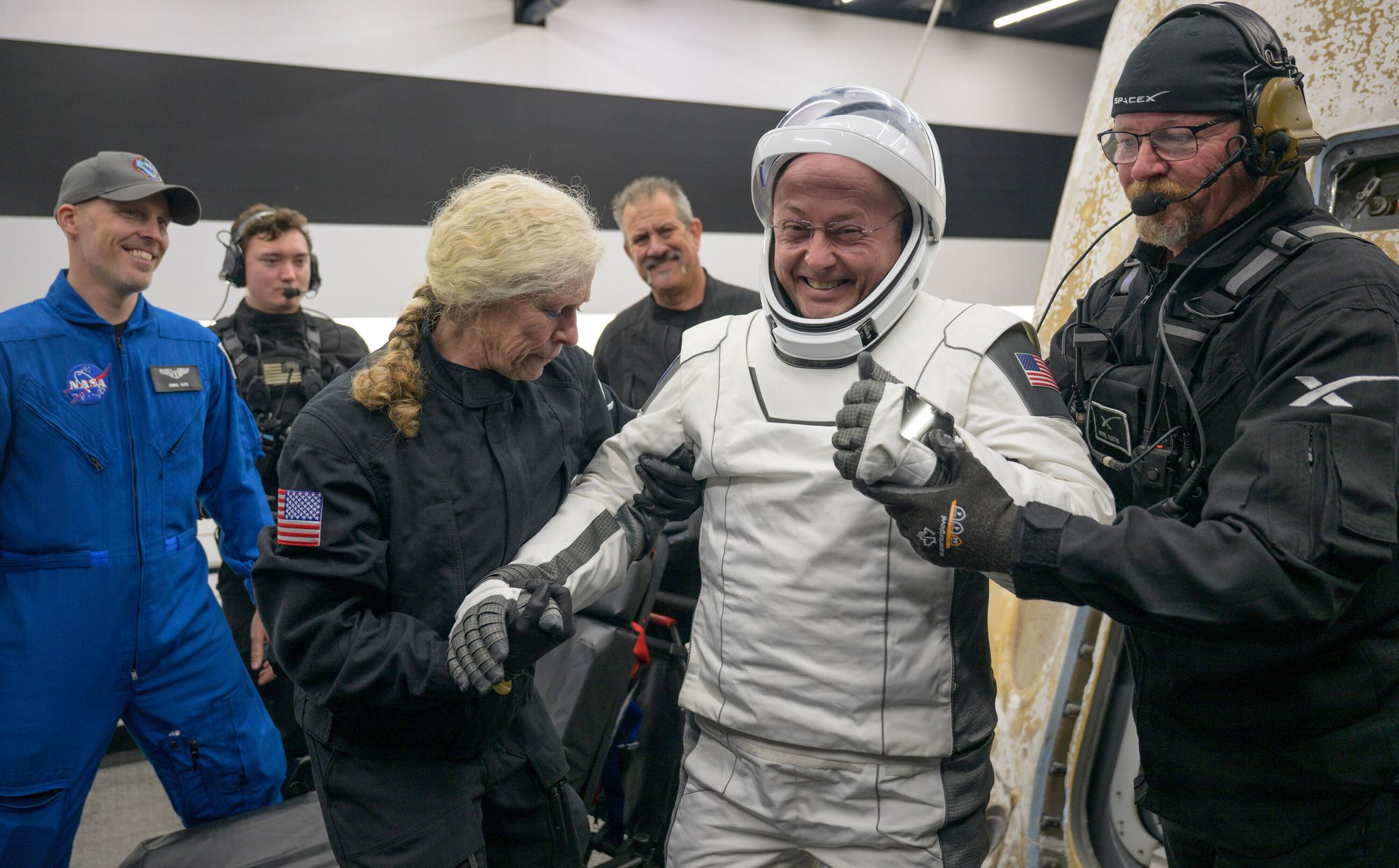 NASA's Mike Fincke identifies himself as the ailing astronaut who ...