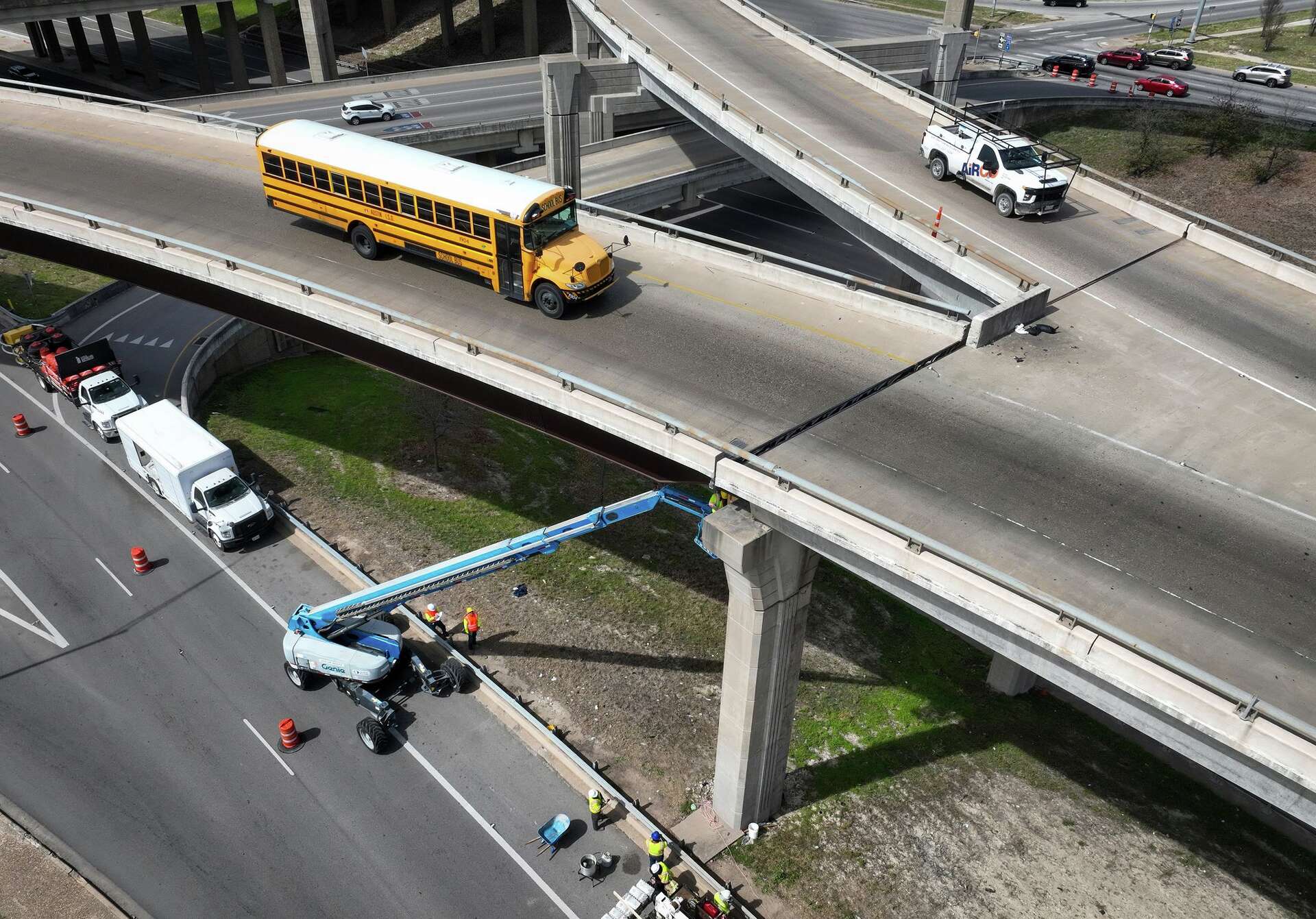 US 290 bridge cracks concern Austin drivers. TxDOT says flyover fine