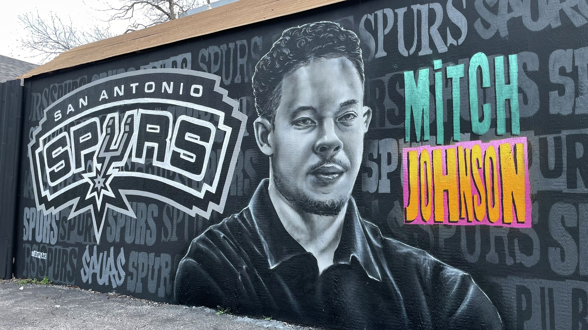Spurs coach Mitch Johnson scores his first mural in San Antonio